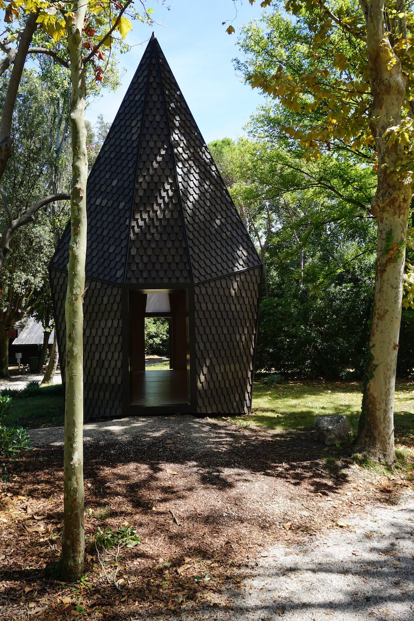 The Vatican Chapels — witblad