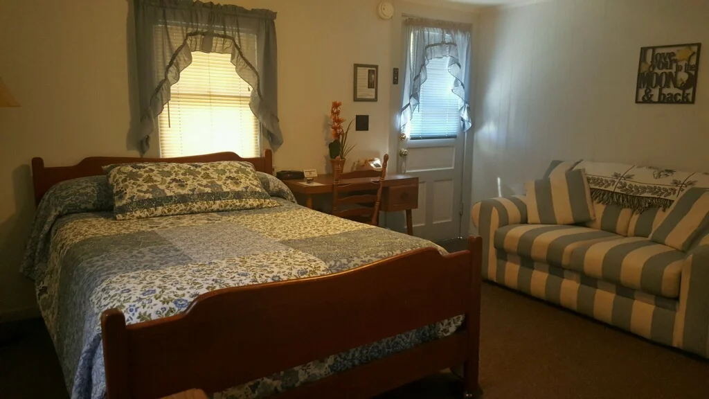 Rooms & Rates — Serenity Motel