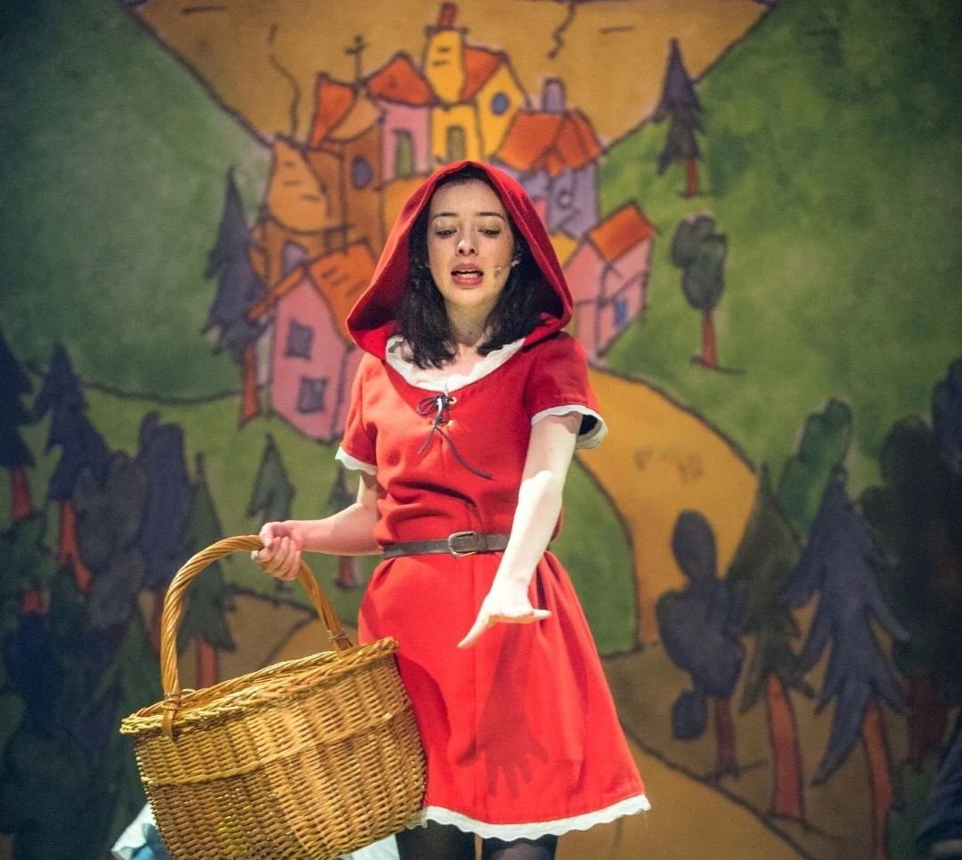 Grant is a UK based lighting designer who resides in Glasgow and London.