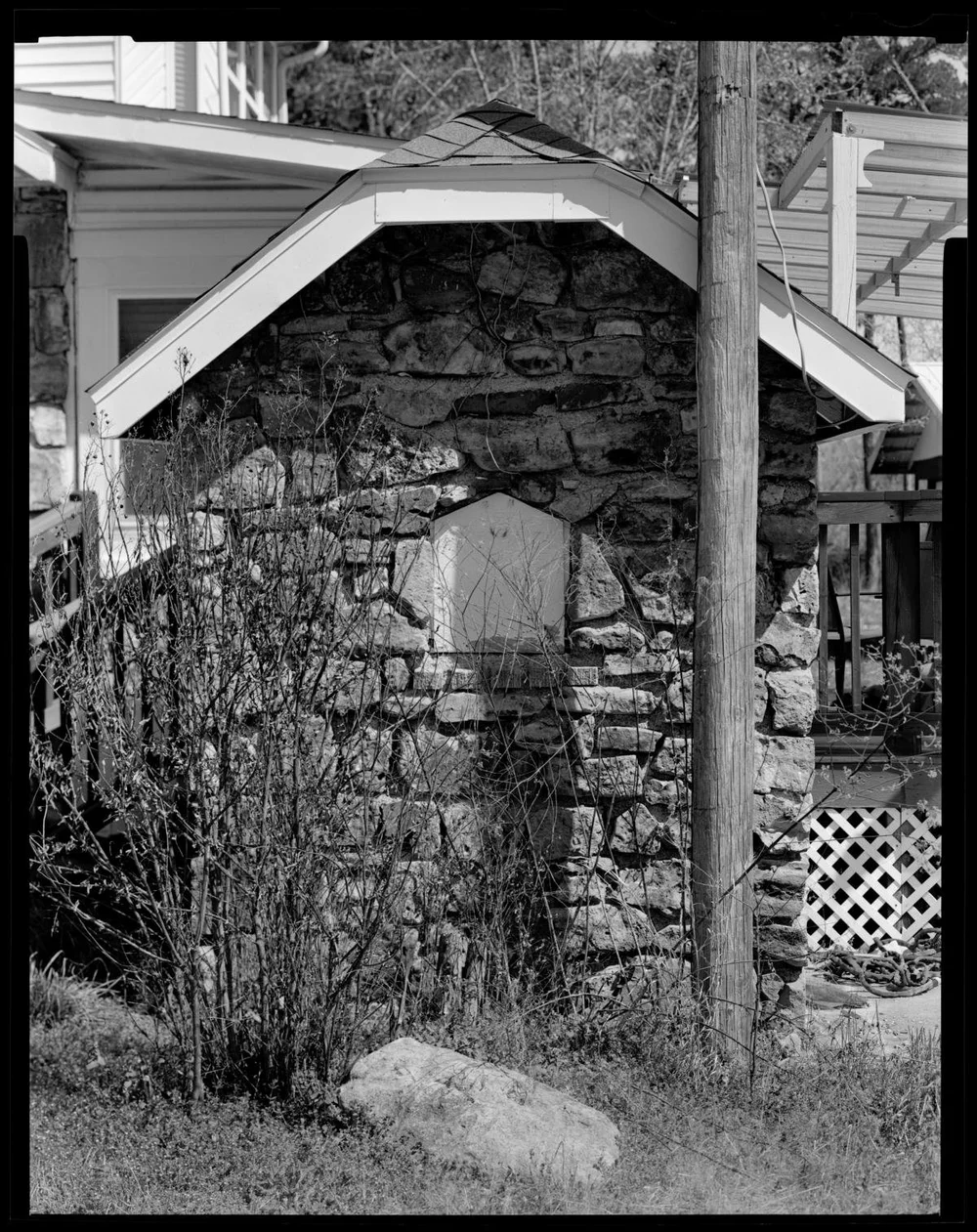 Ozark Giraffe – vernacular architecture of the Ozarks; stone stacked ...