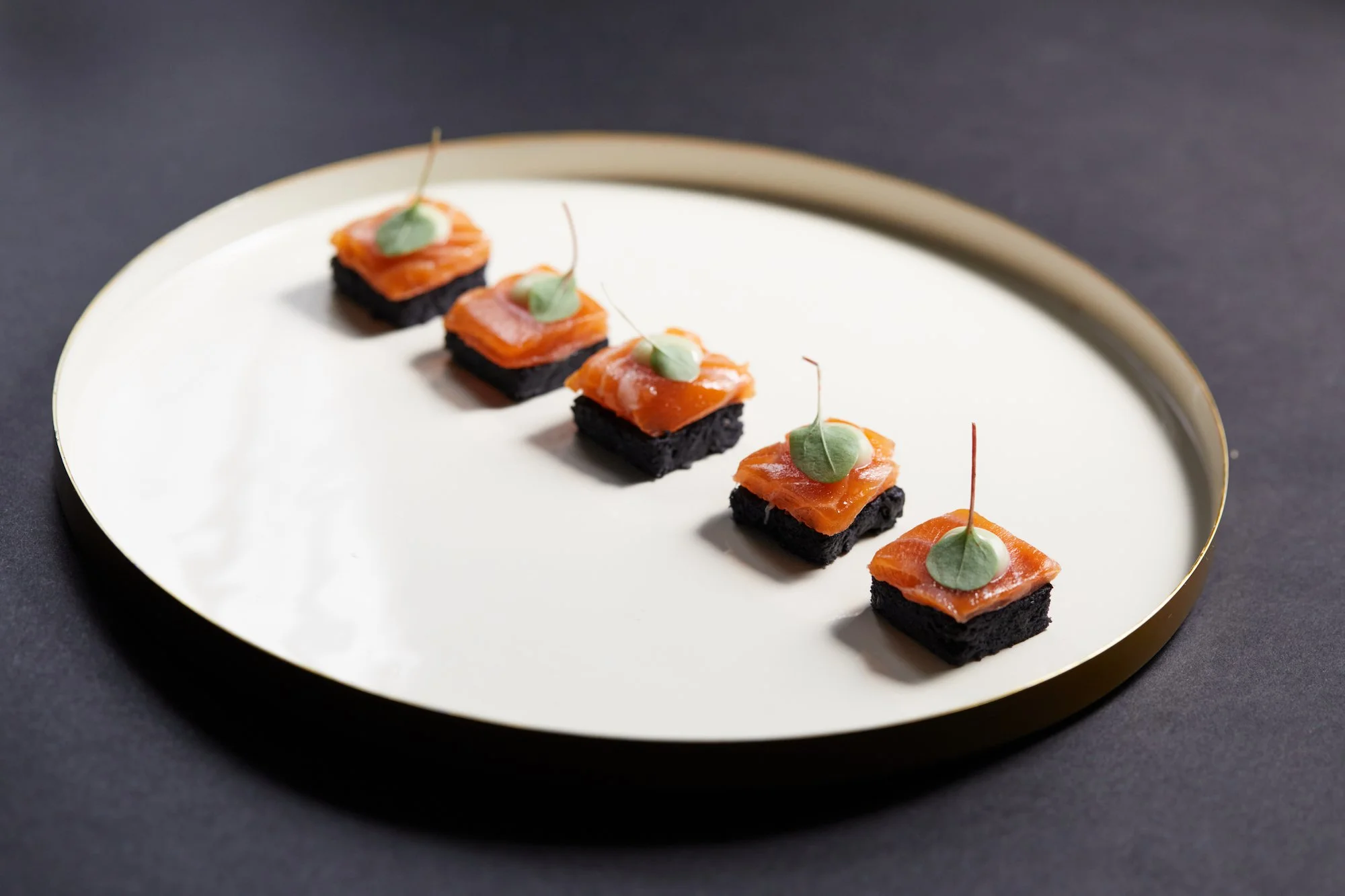 SUMMER CUISINE WITH REFINED SEASONAL INGREDIENTS — Thierry Isambert ...