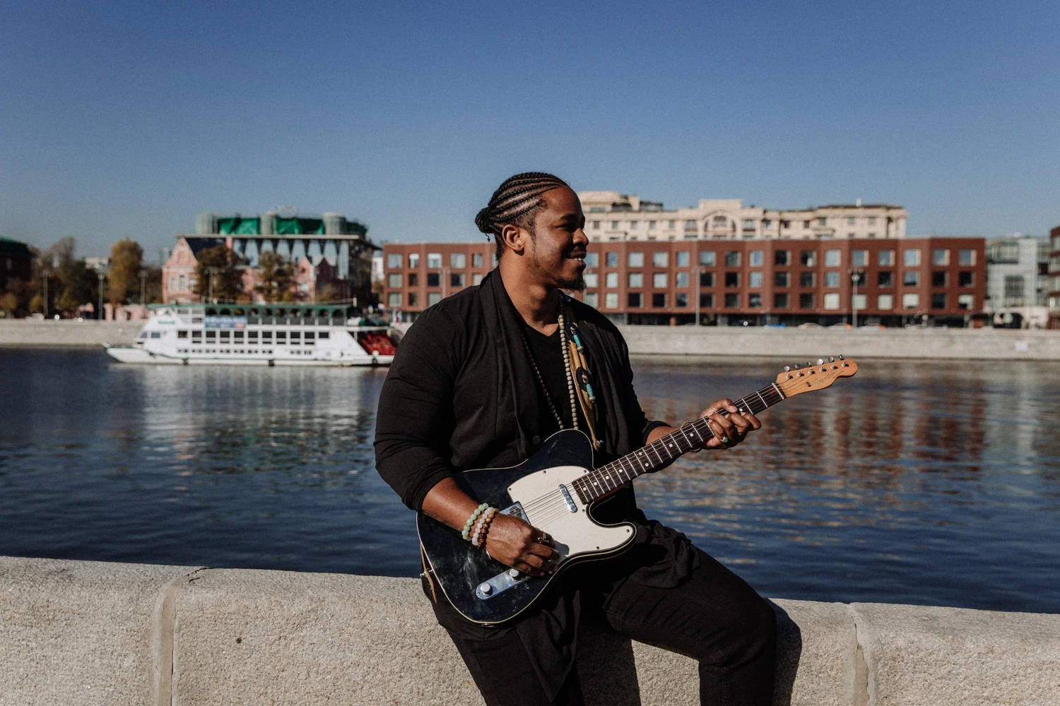 BIO/PRESS — Quentin Moore