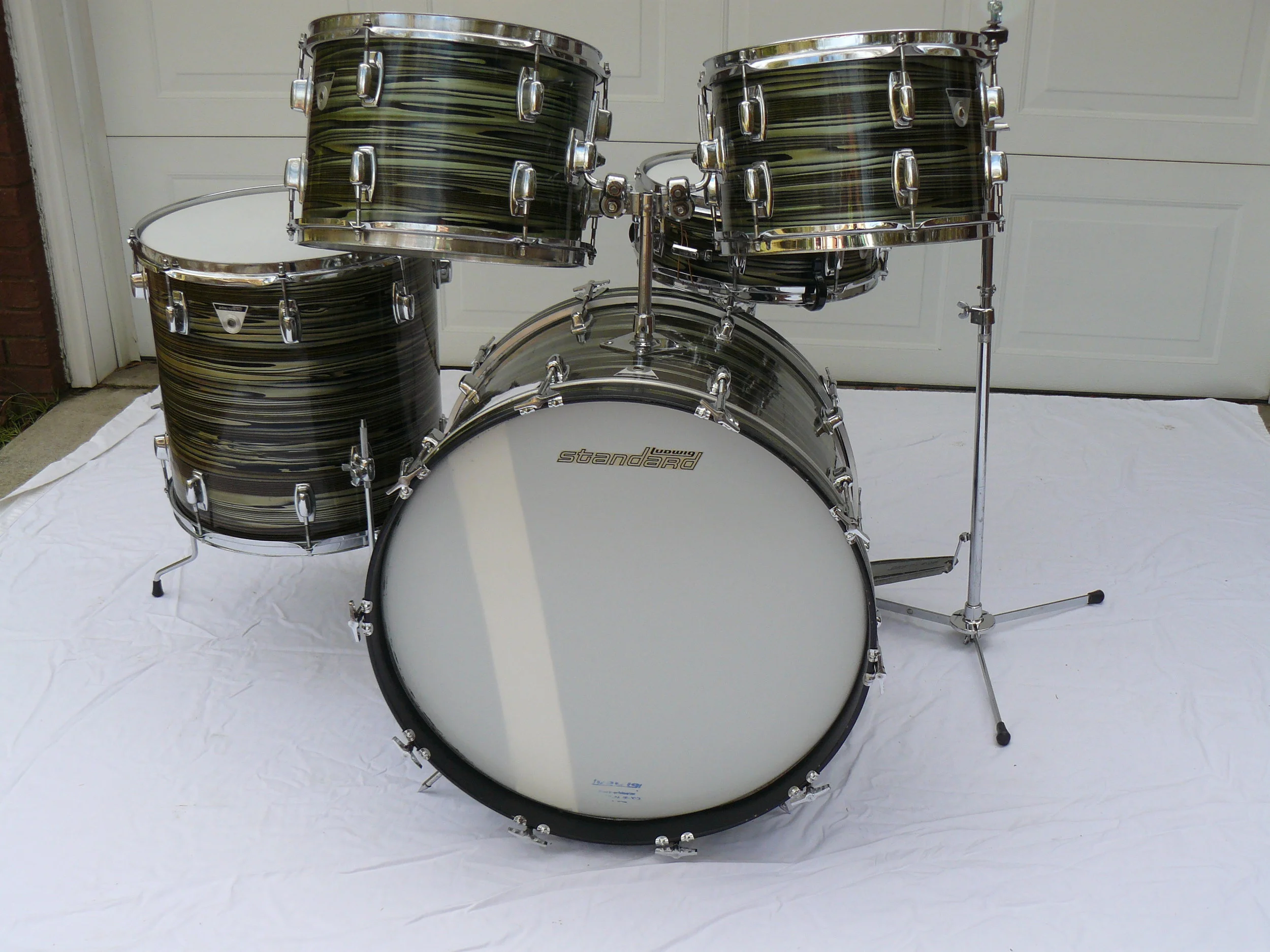 1960s Ludwig Standard S-330 in Avocado Strata finish — Not So Modern ...