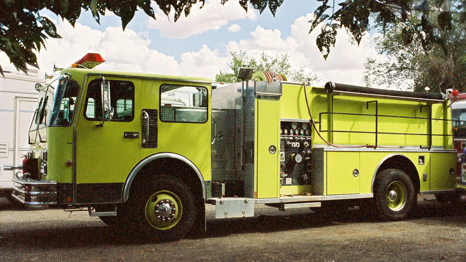Fire Engines & Fire Trucks ~ Emergency Picture Vehicles — Elliott ...