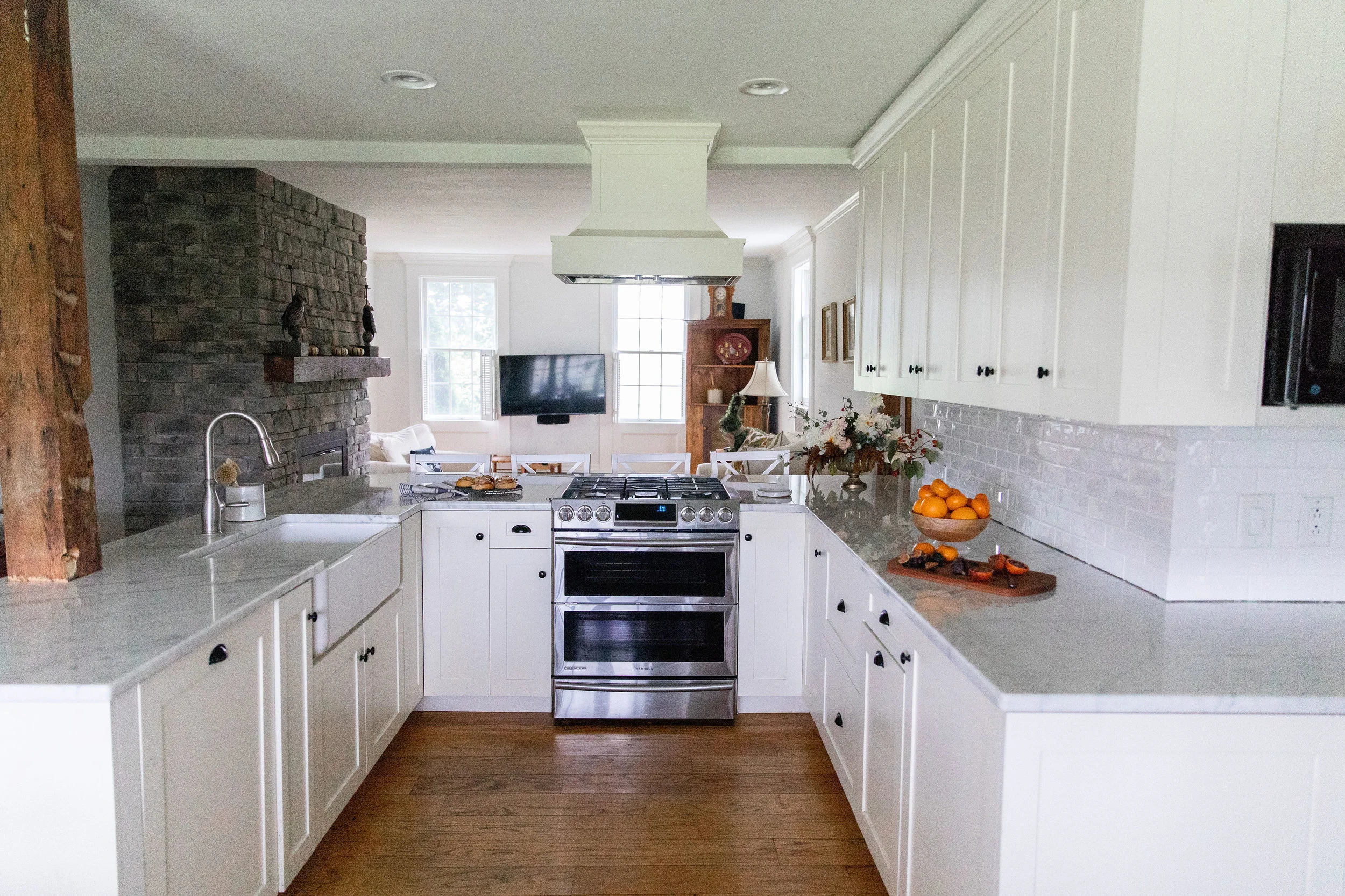 This fresh, modern kitchen started life as a 1700s tavern — Teaselwood ...