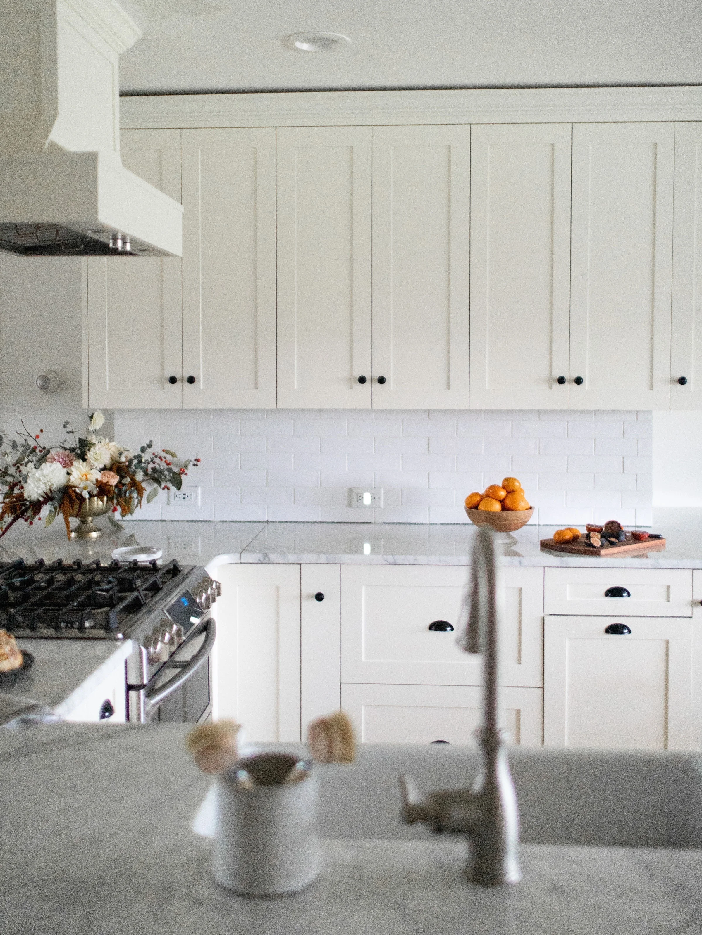 This fresh, modern kitchen started life as a 1700s tavern — Teaselwood ...