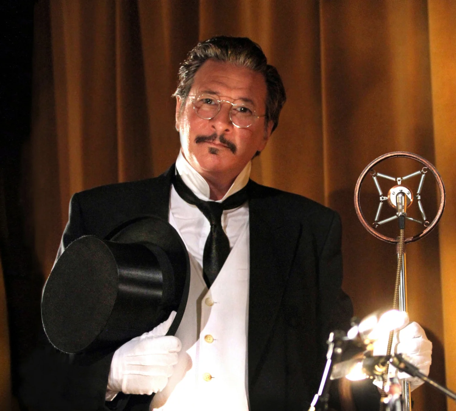 Gregory Page Plays the Songs of Leon Redbone — The Muckenthaler ...