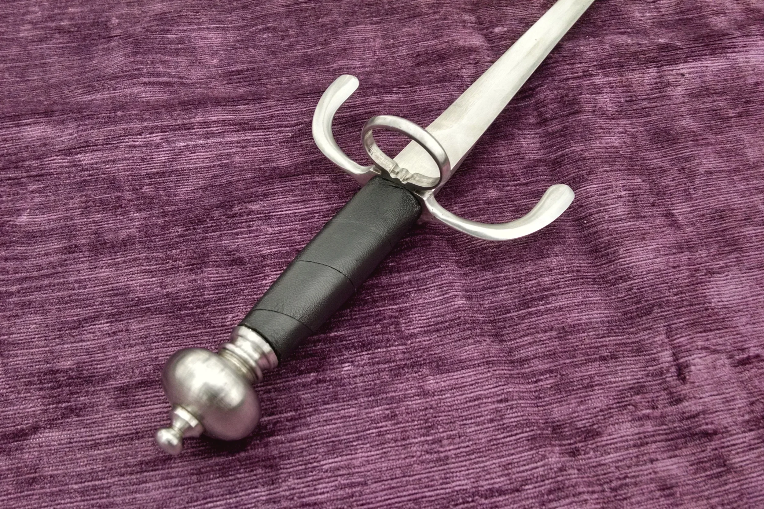 SOLD Parrying Daggers — Jesse Belsky Stageswords