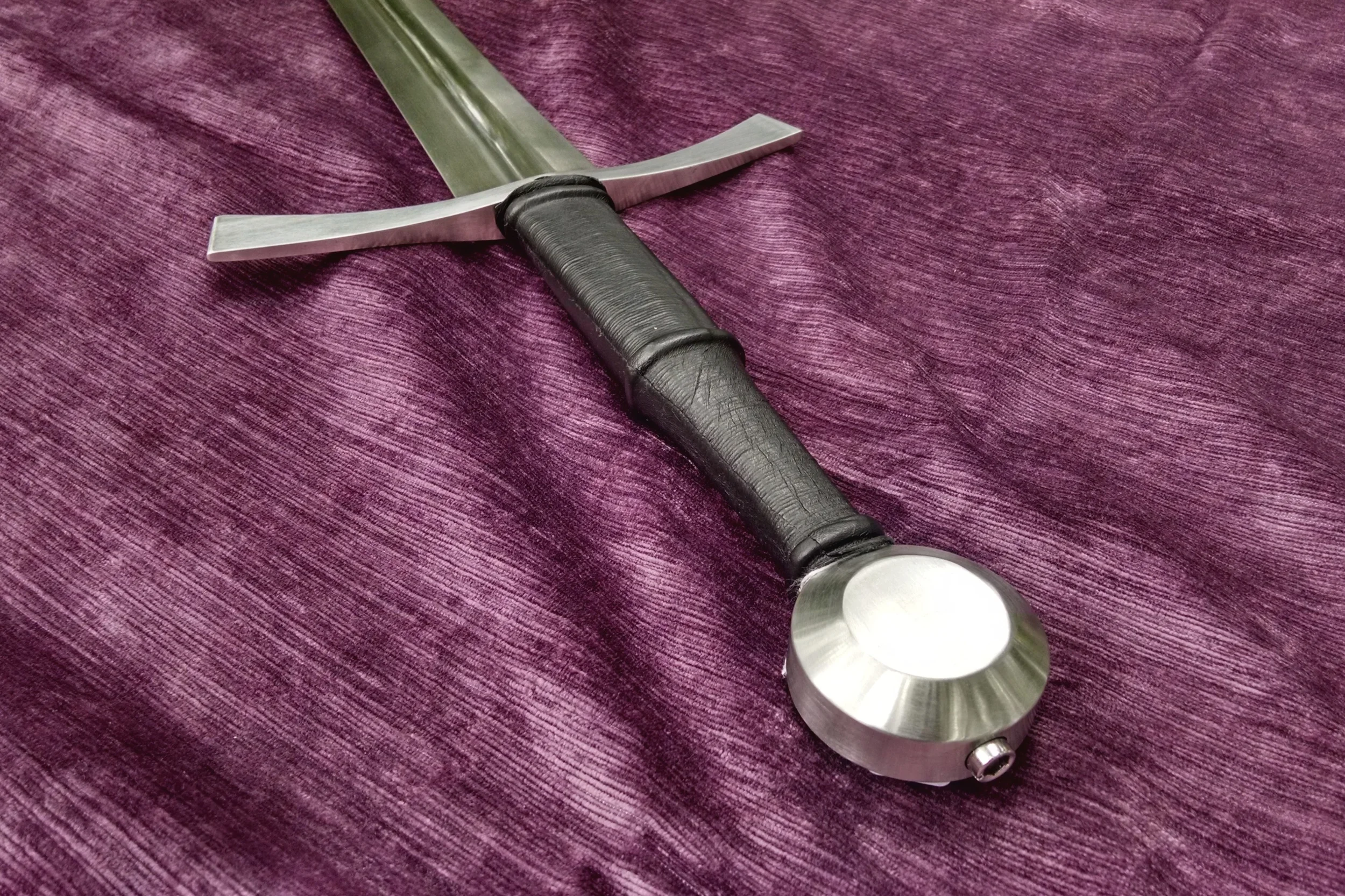 Waisted Grip Broadsword — Jesse Belsky Stageswords
