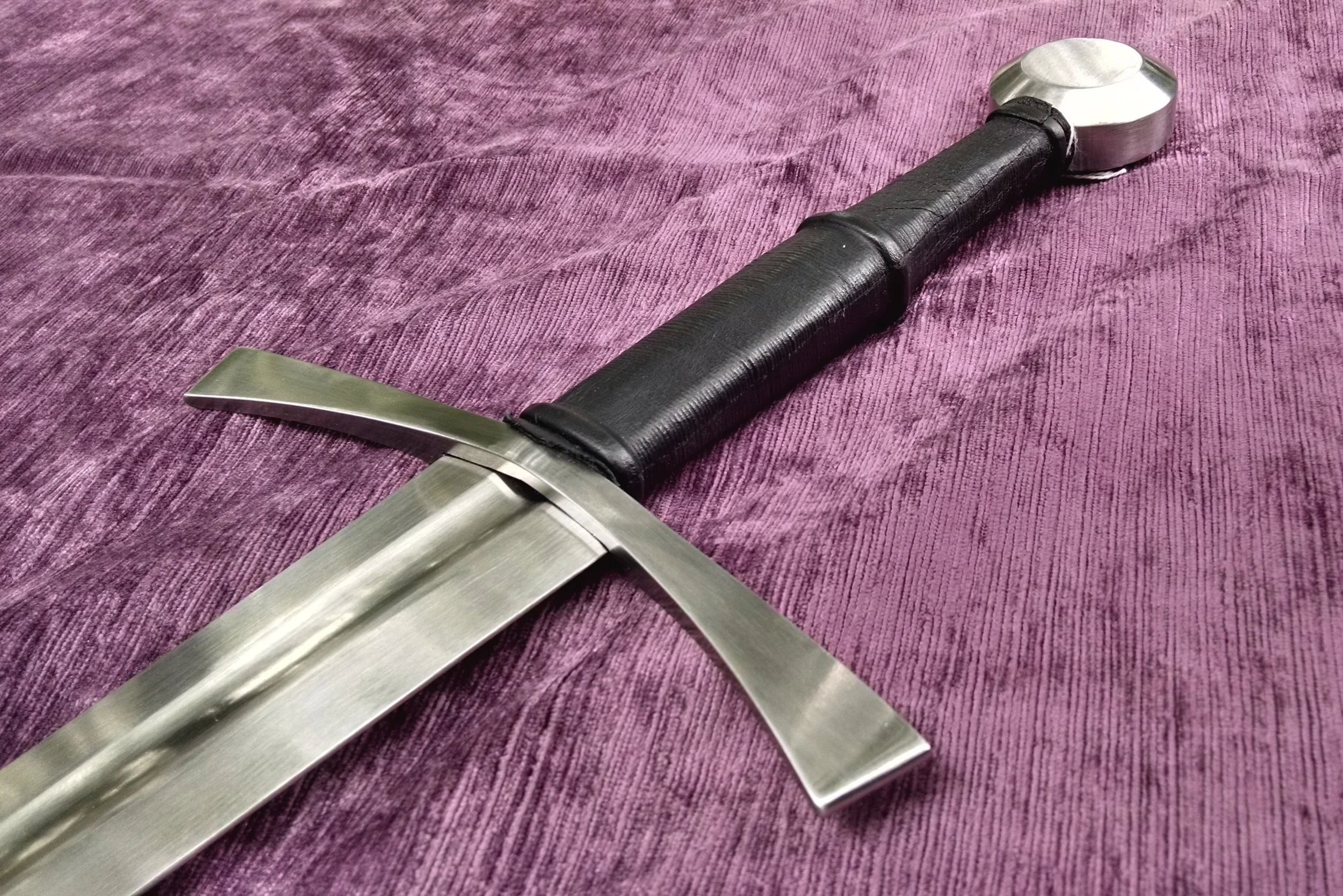 Waisted Grip Broadsword — Jesse Belsky Stageswords