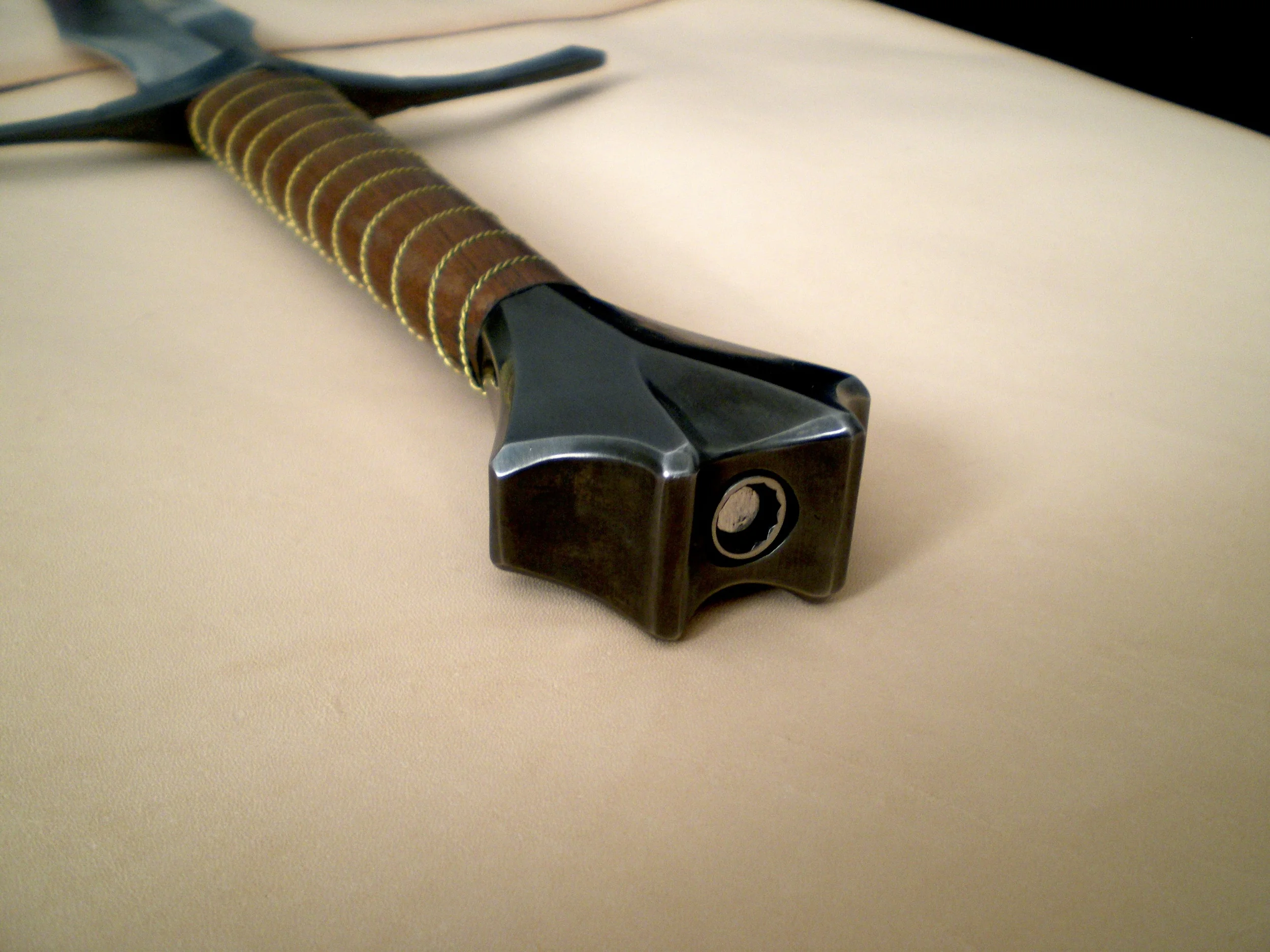 Aluminum Leaf Blade Broadsword — Jesse Belsky Stageswords