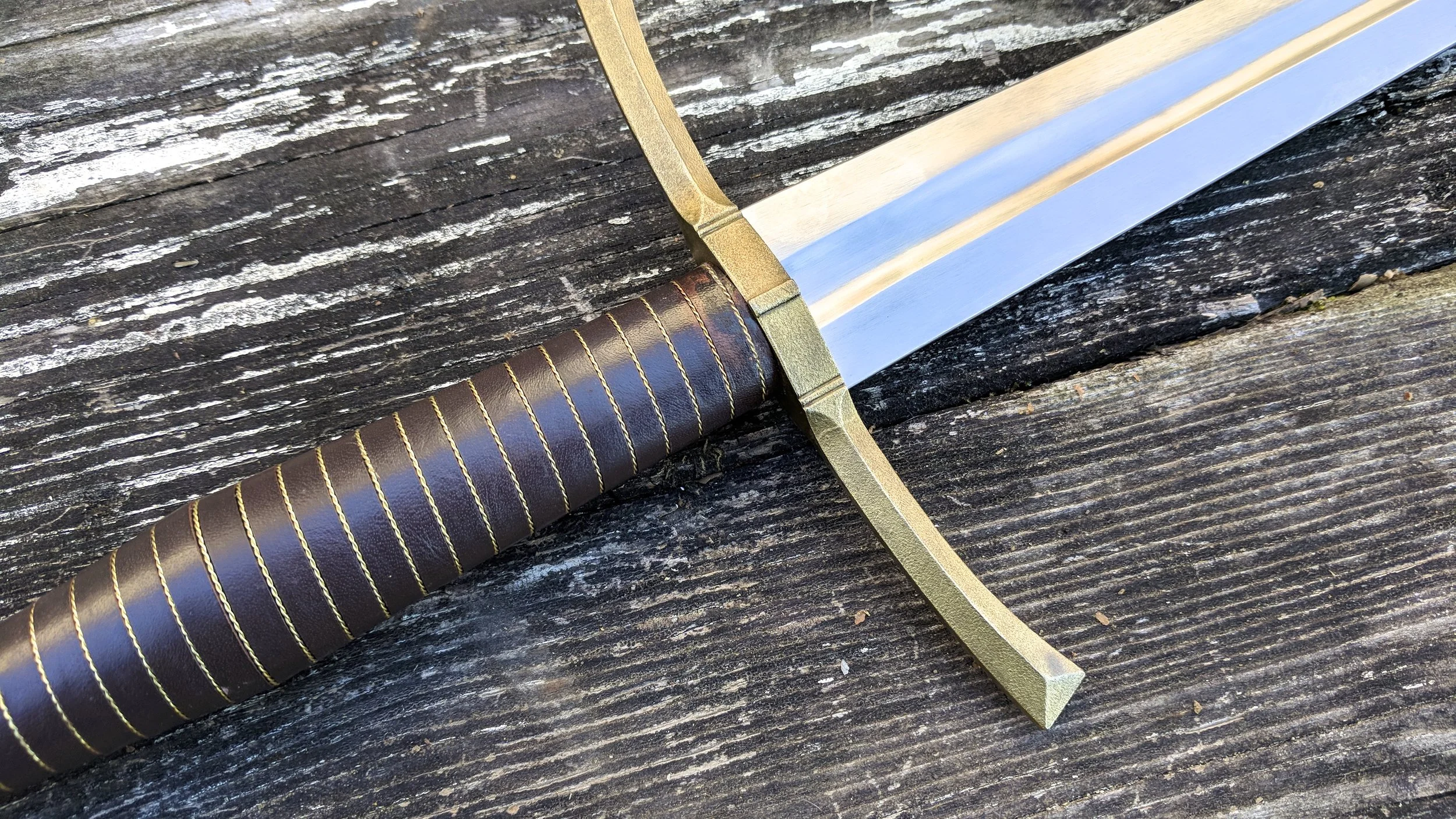 Waisted Spiral Pommel Bastard Sword-Brown Grip (SHARP/BLUNT) — Jesse ...