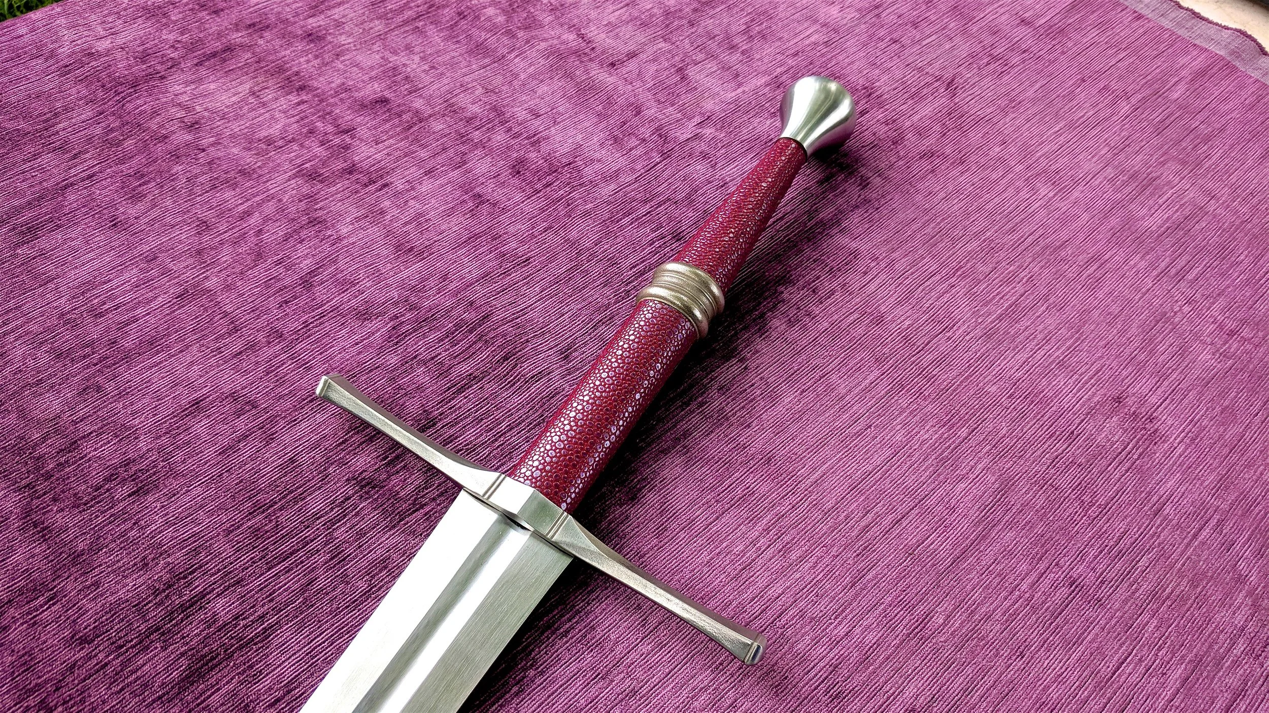 Red Pebbled Longsword (BLUNT) — Jesse Belsky Stageswords