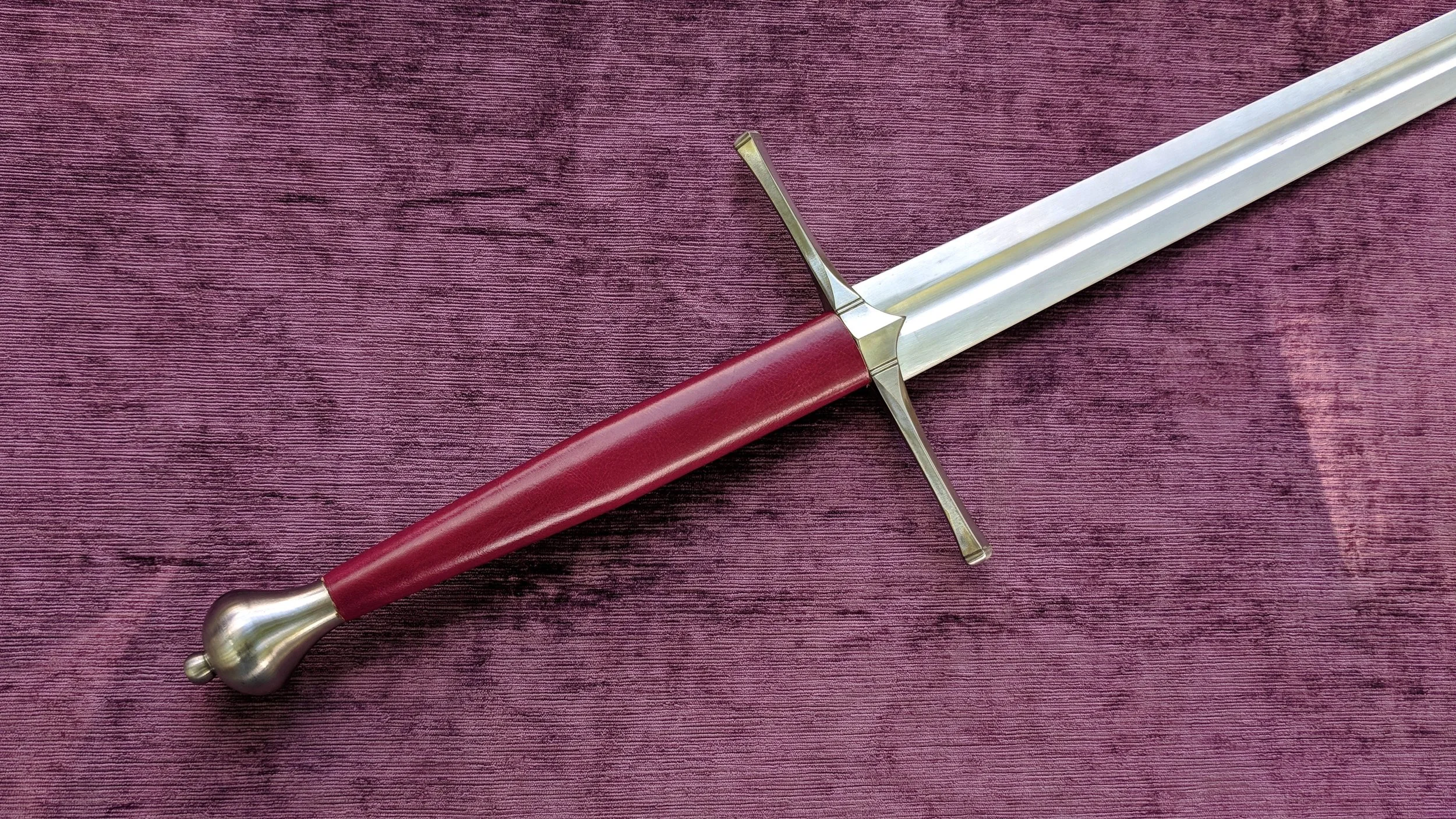 ALUMINUM Two Handed Broadsword - Wine Grip — Jesse Belsky Stageswords