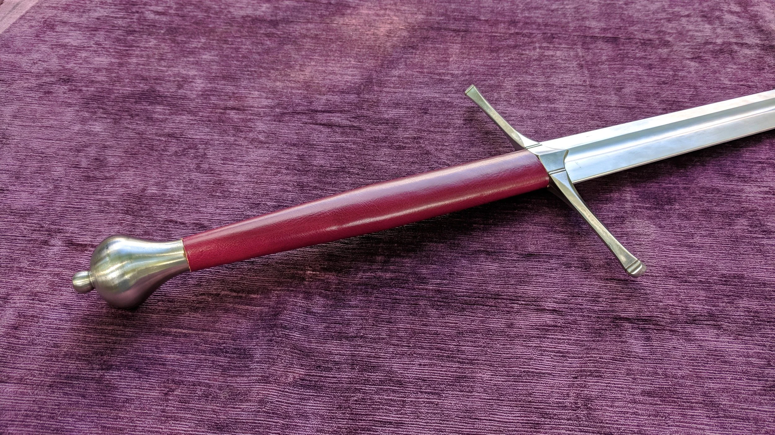 ALUMINUM Two Handed Broadsword - Wine Grip — Jesse Belsky Stageswords