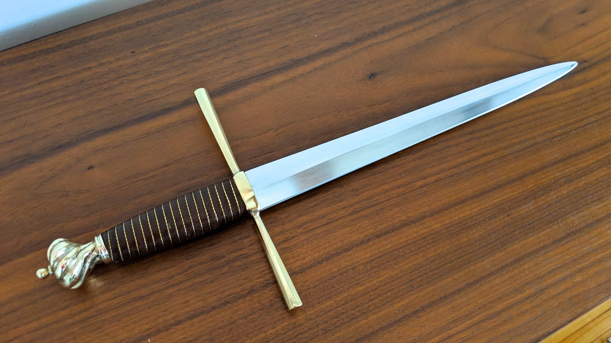 SOLD Parrying Daggers — Jesse Belsky Stageswords