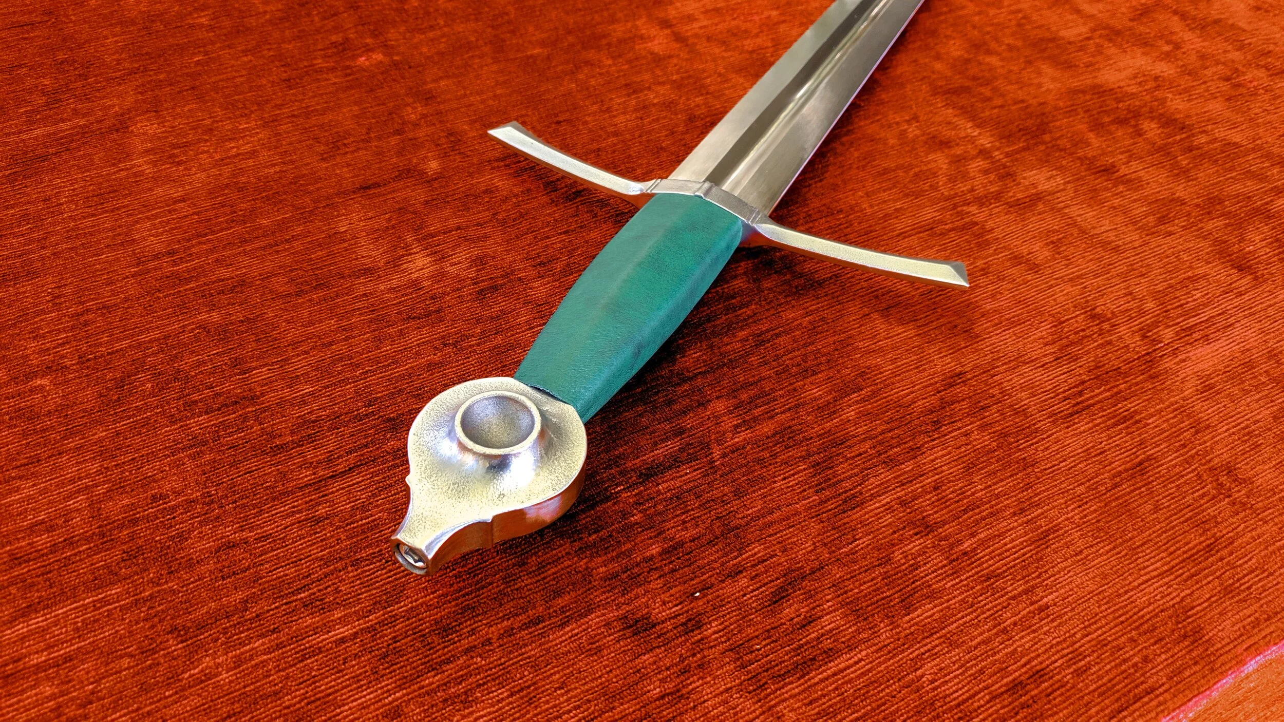 Single Hand Broadsword 7 - Green Grip [BLUNT] — Jesse Belsky Stageswords