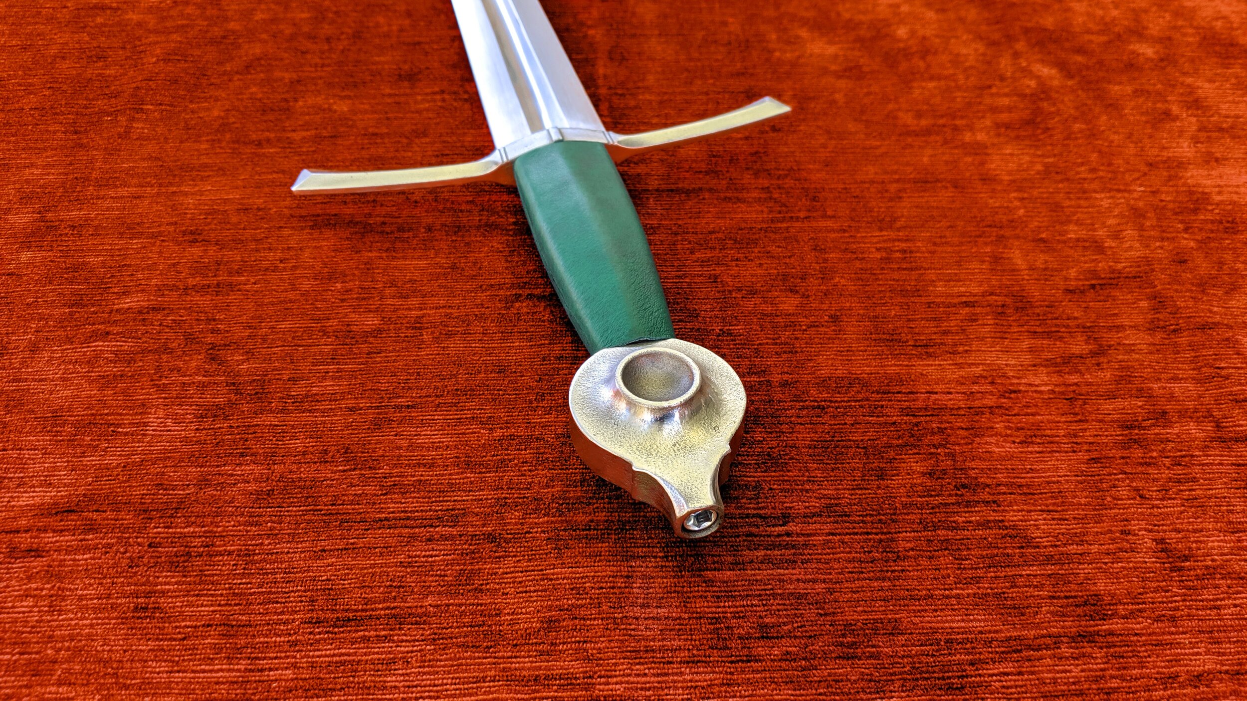 Single Hand Broadsword 7 - Green Grip [BLUNT] — Jesse Belsky Stageswords