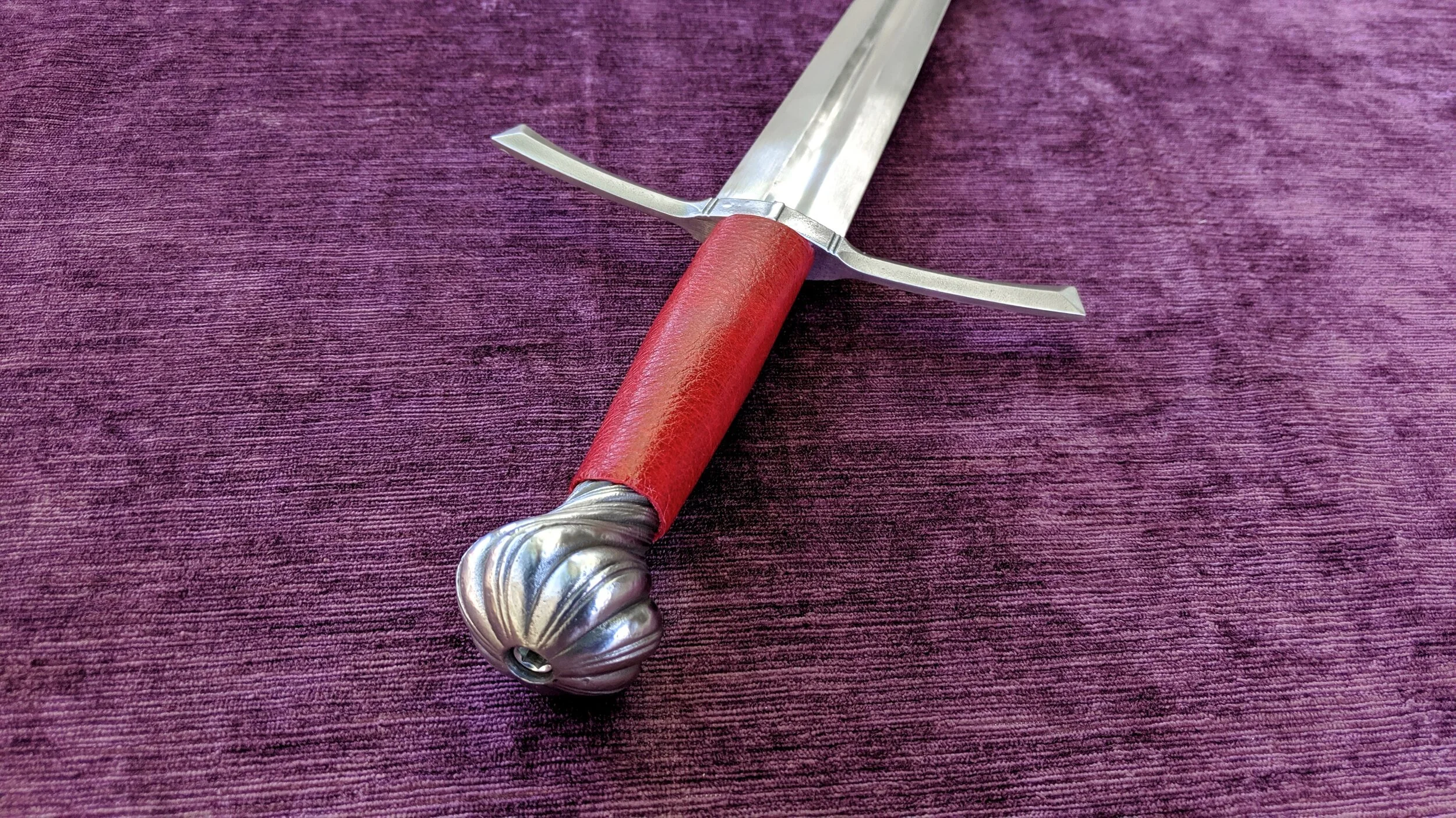Single Hand Broadsword 9 - Red Grip [BLUNT] — Jesse Belsky Stageswords
