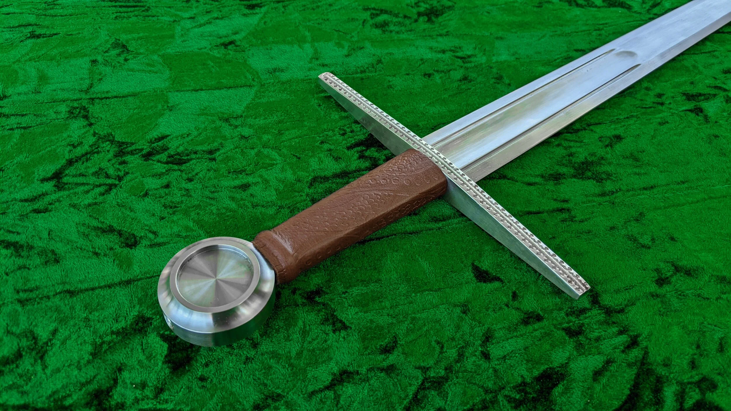Single Hand Broadsword 11 - Embossed Brown Grip [BLUNT] — Jesse Belsky ...