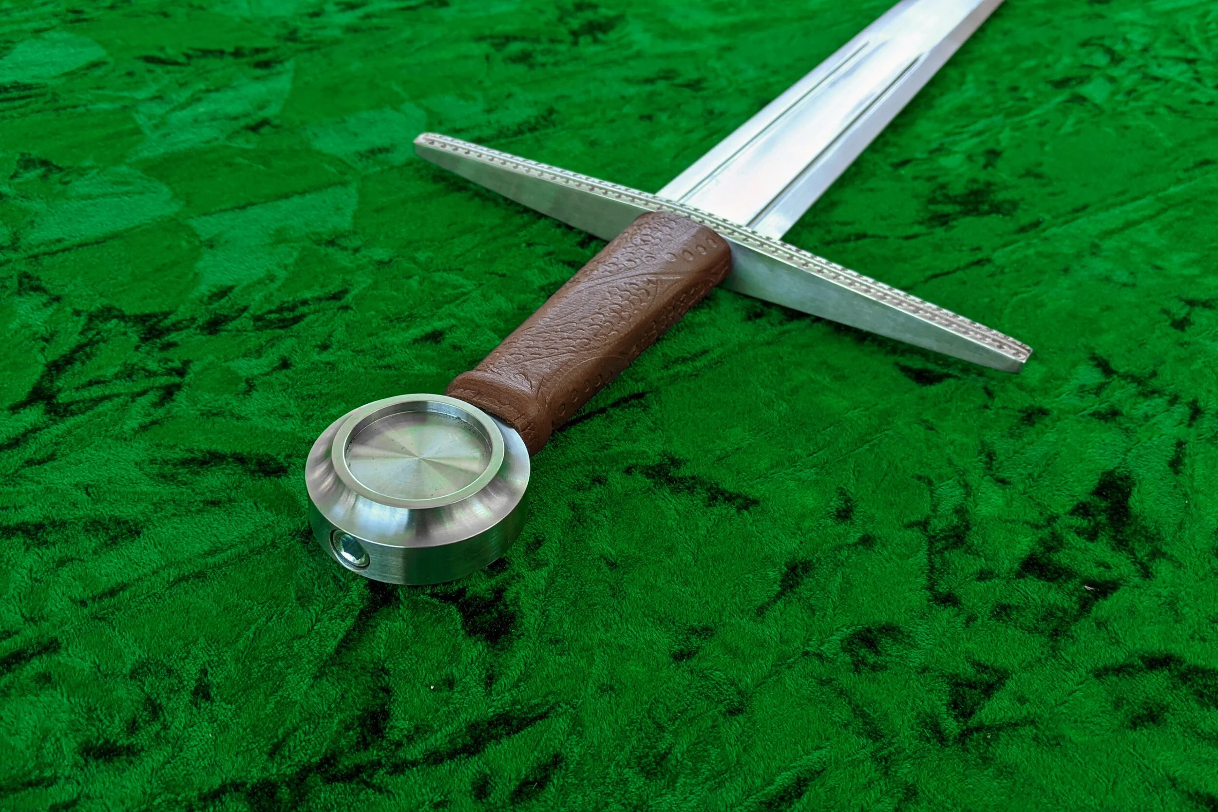 Single Hand Broadsword 11 - Embossed Brown Grip [BLUNT] — Jesse Belsky ...