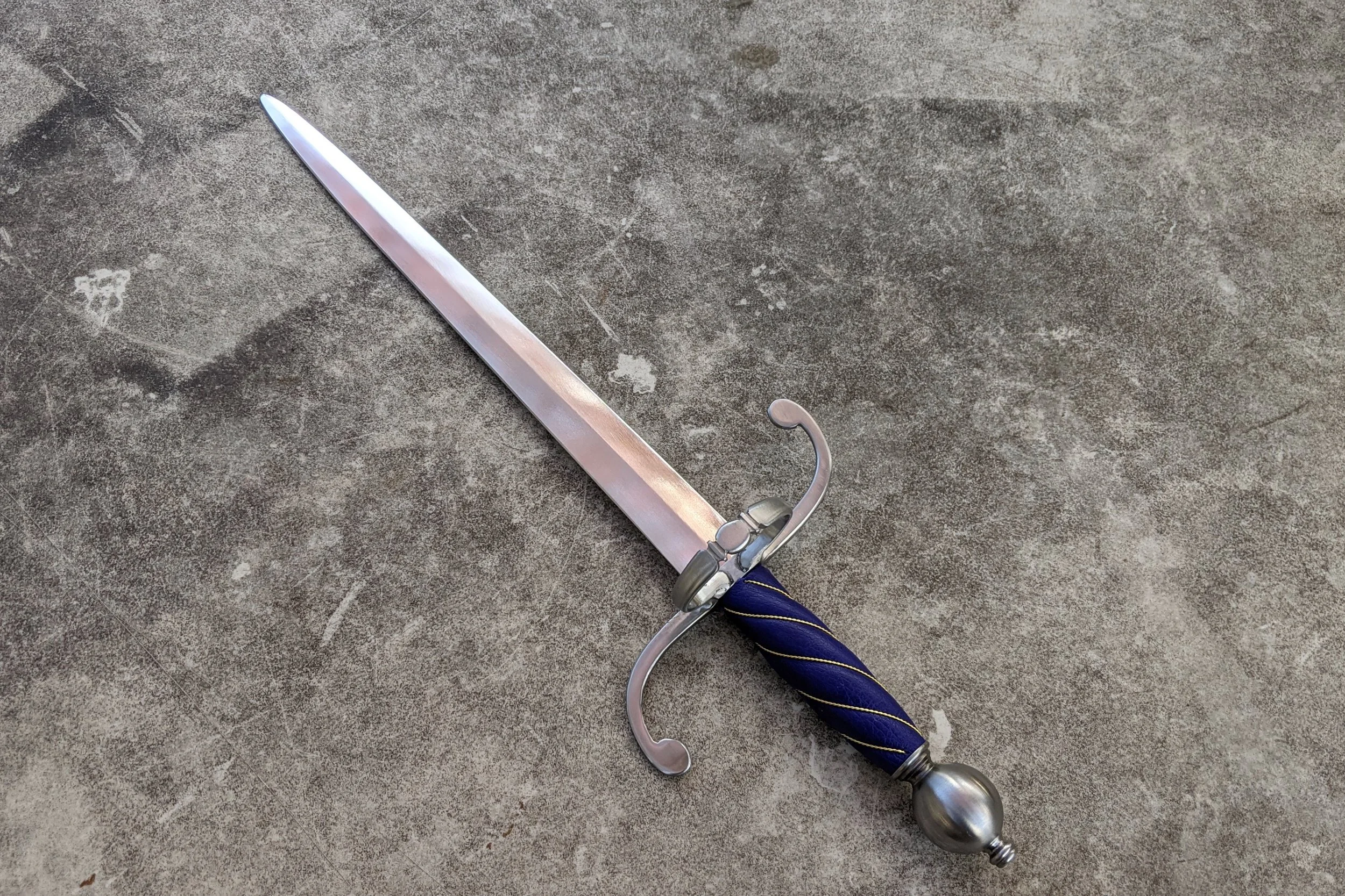 SOLD Parrying Daggers — Jesse Belsky Stageswords