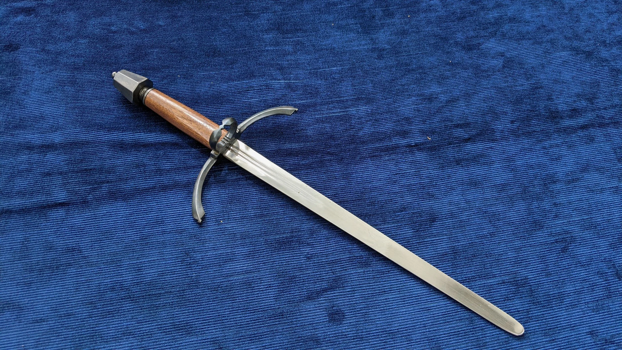 SOLD Parrying Daggers — Jesse Belsky Stageswords