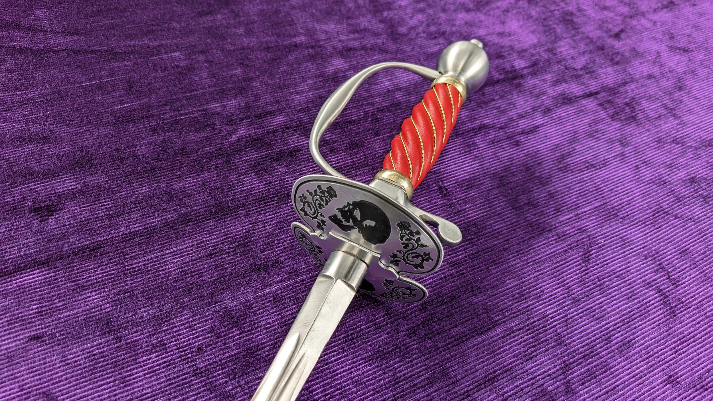 Skull Hilt Smallsword — Jesse Belsky Stageswords