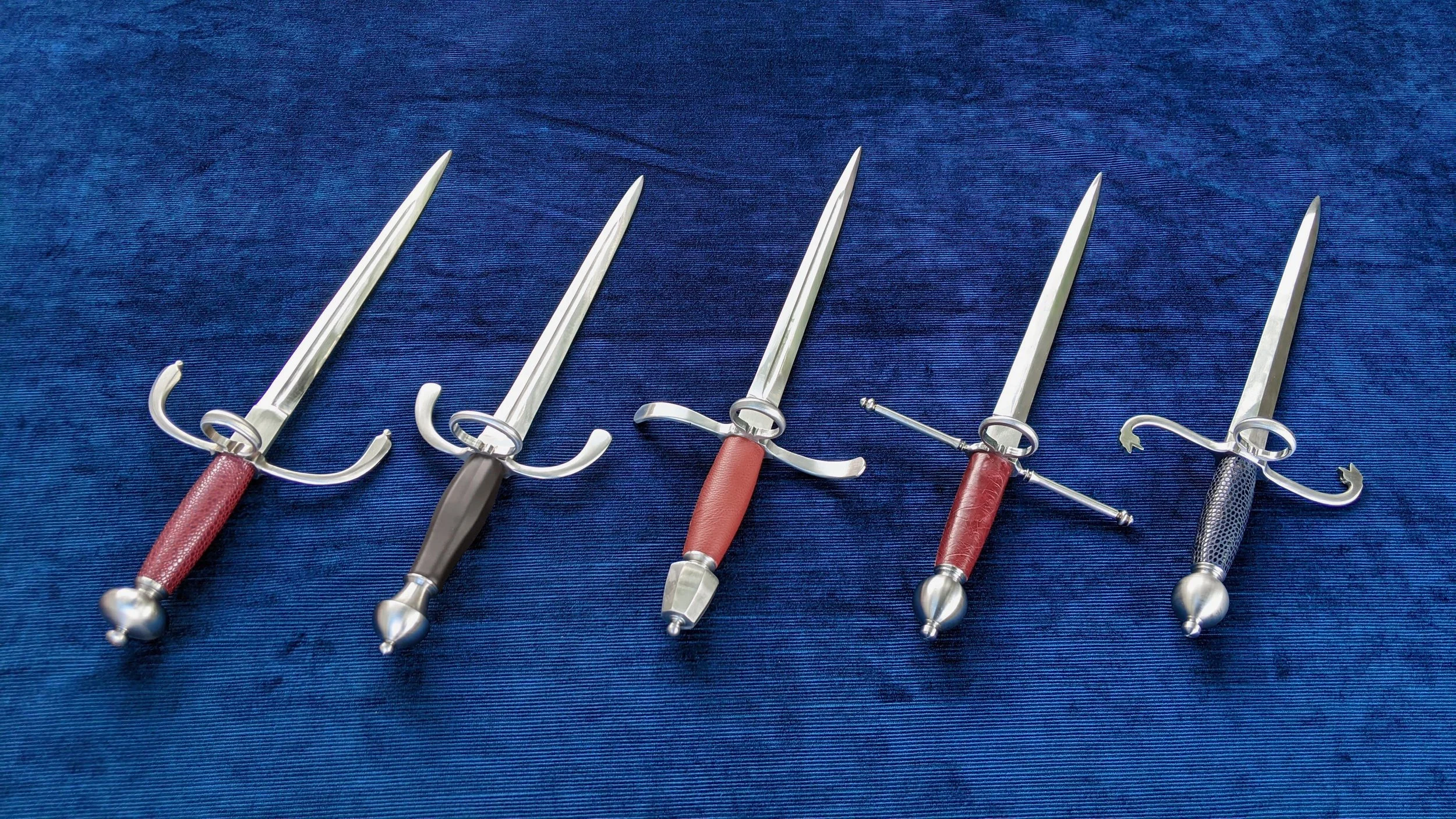 Parrying Dagger 3 -- Red Pebbled Grip [SHARP/BLUNT] — Jesse Belsky ...