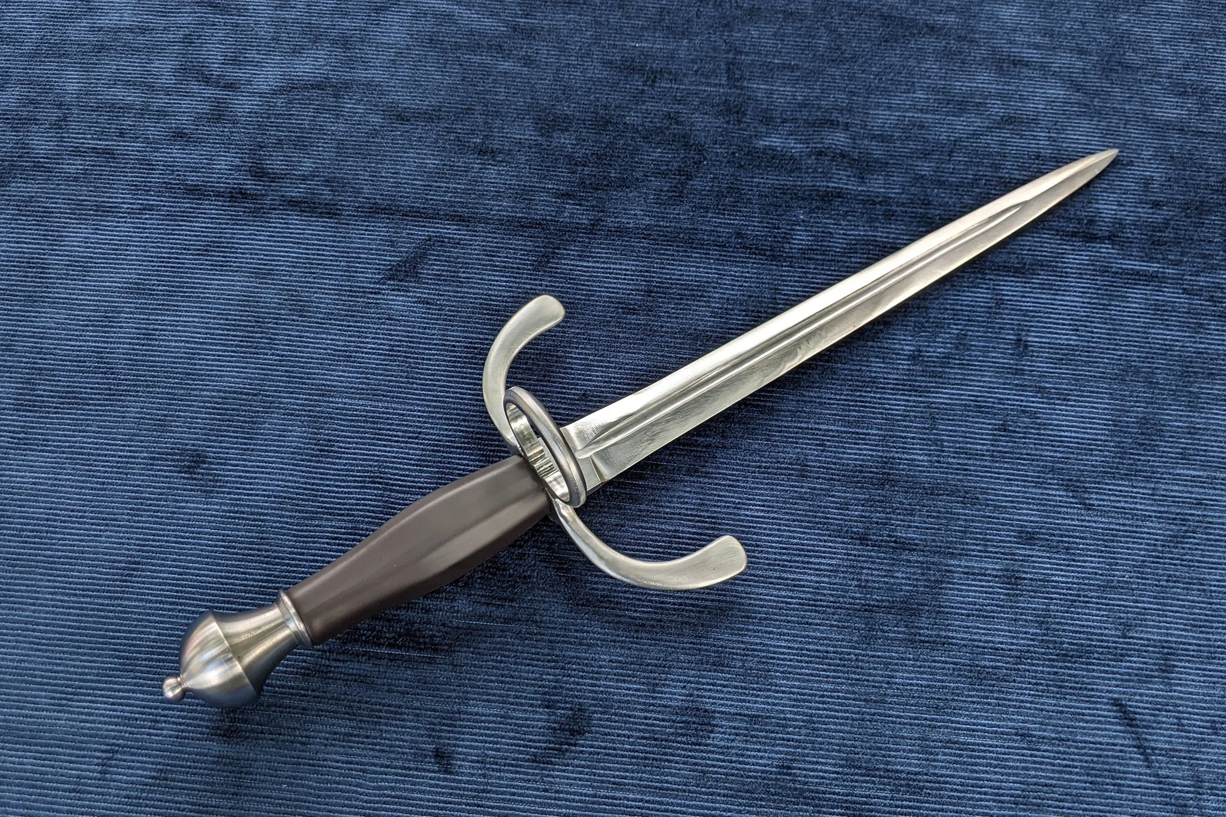 SOLD Parrying Daggers — Jesse Belsky Stageswords