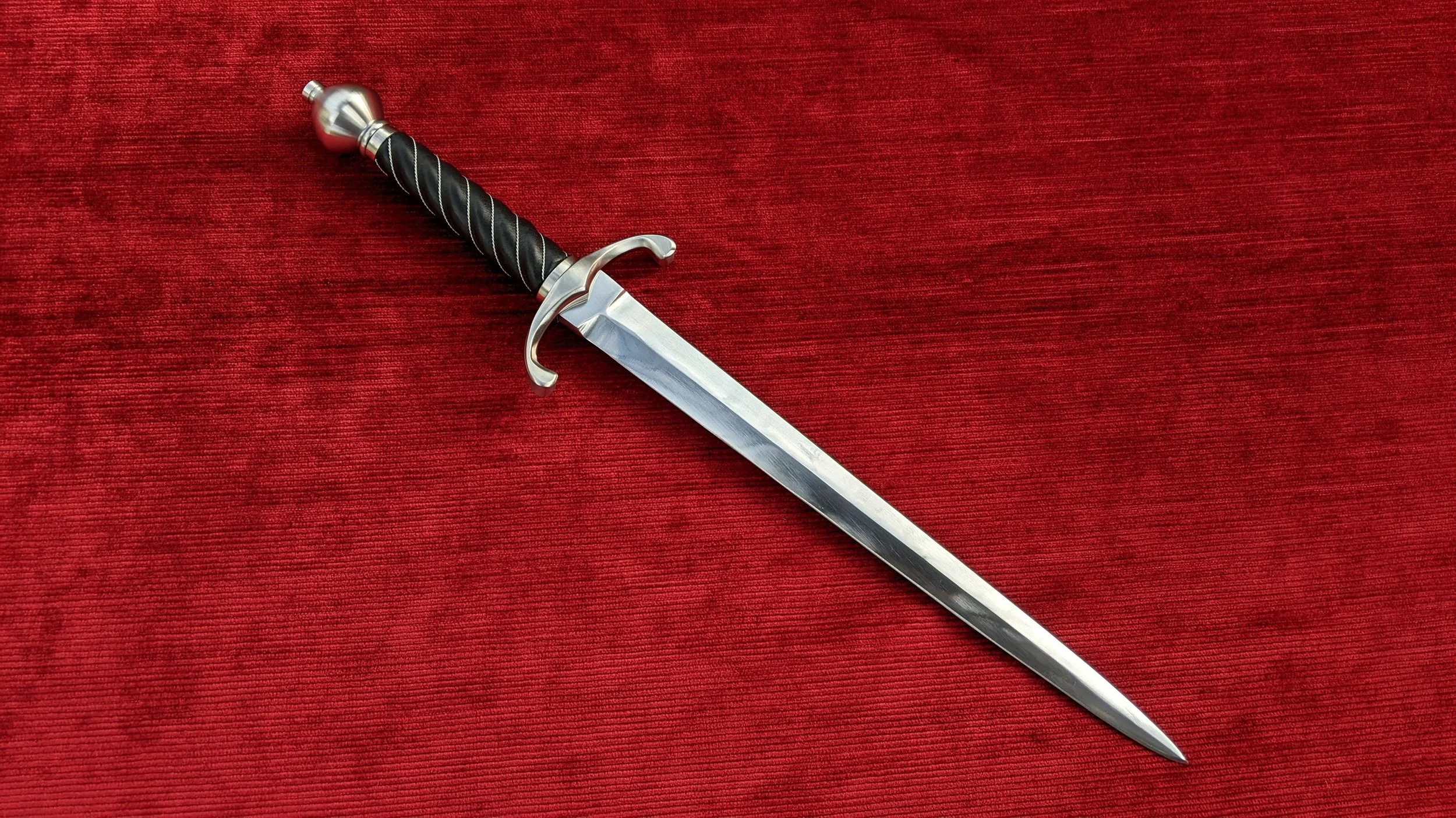 V Dagger 4 [SHARP] — Jesse Belsky Stageswords