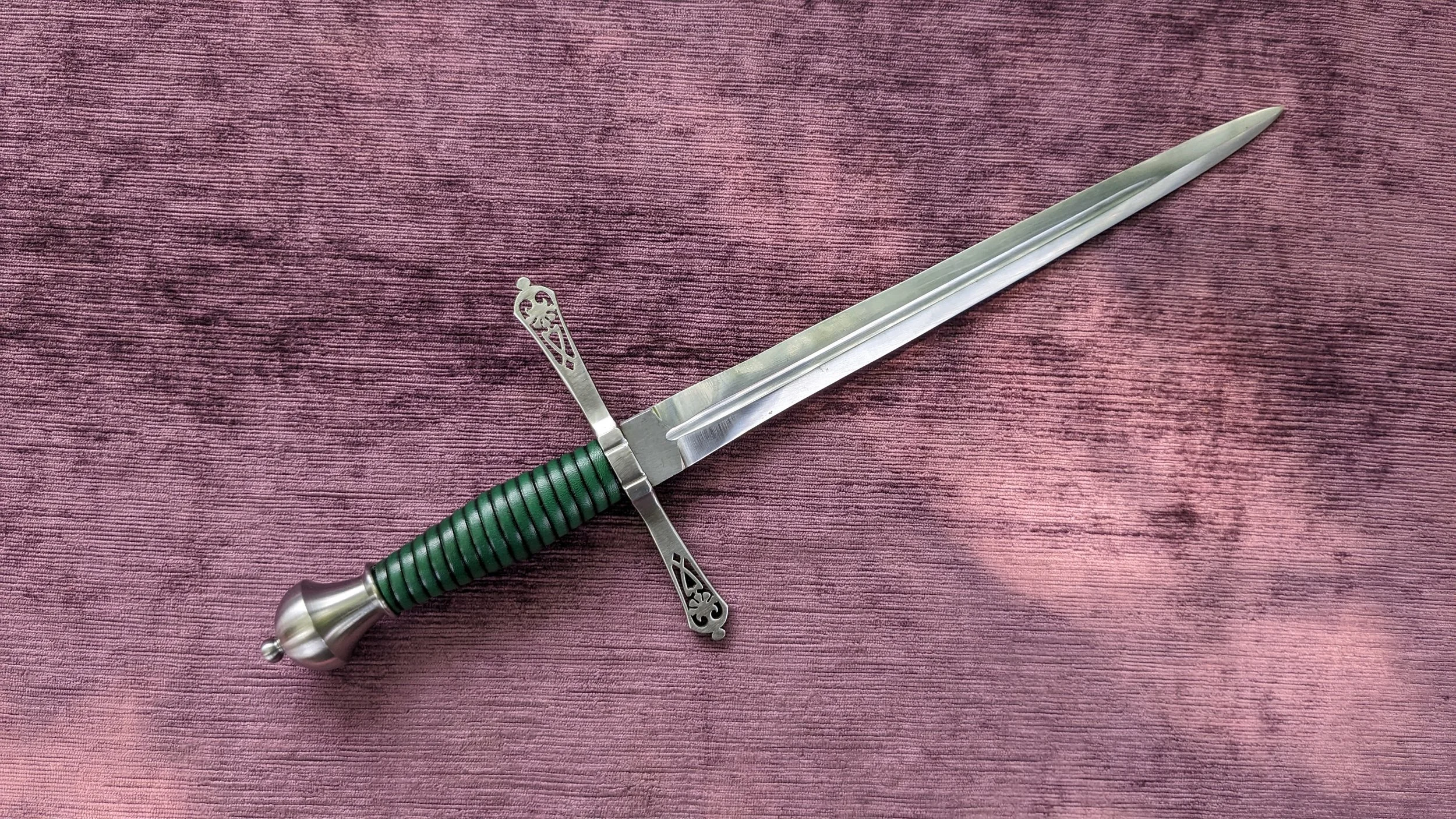 SOLD Parrying Daggers — Jesse Belsky Stageswords