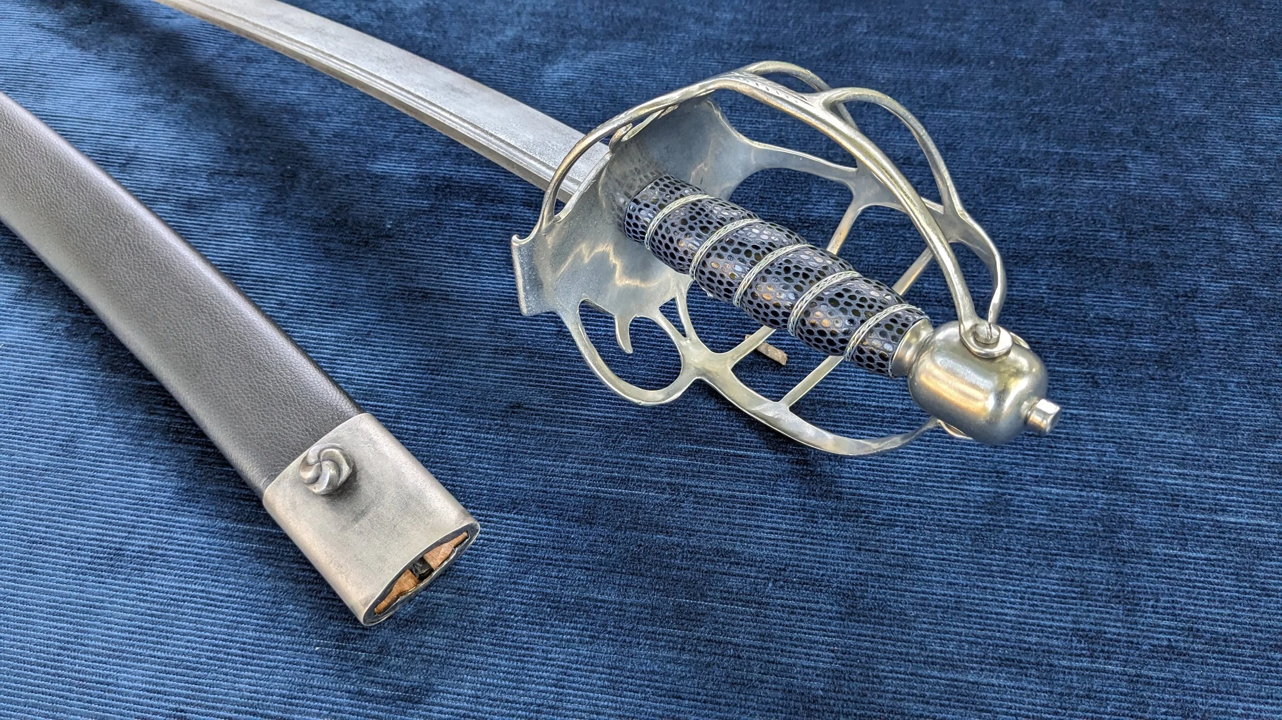 Captain Flint Mortuary Hilt Cutlass 4 [SHARP] — Jesse Belsky Stageswords