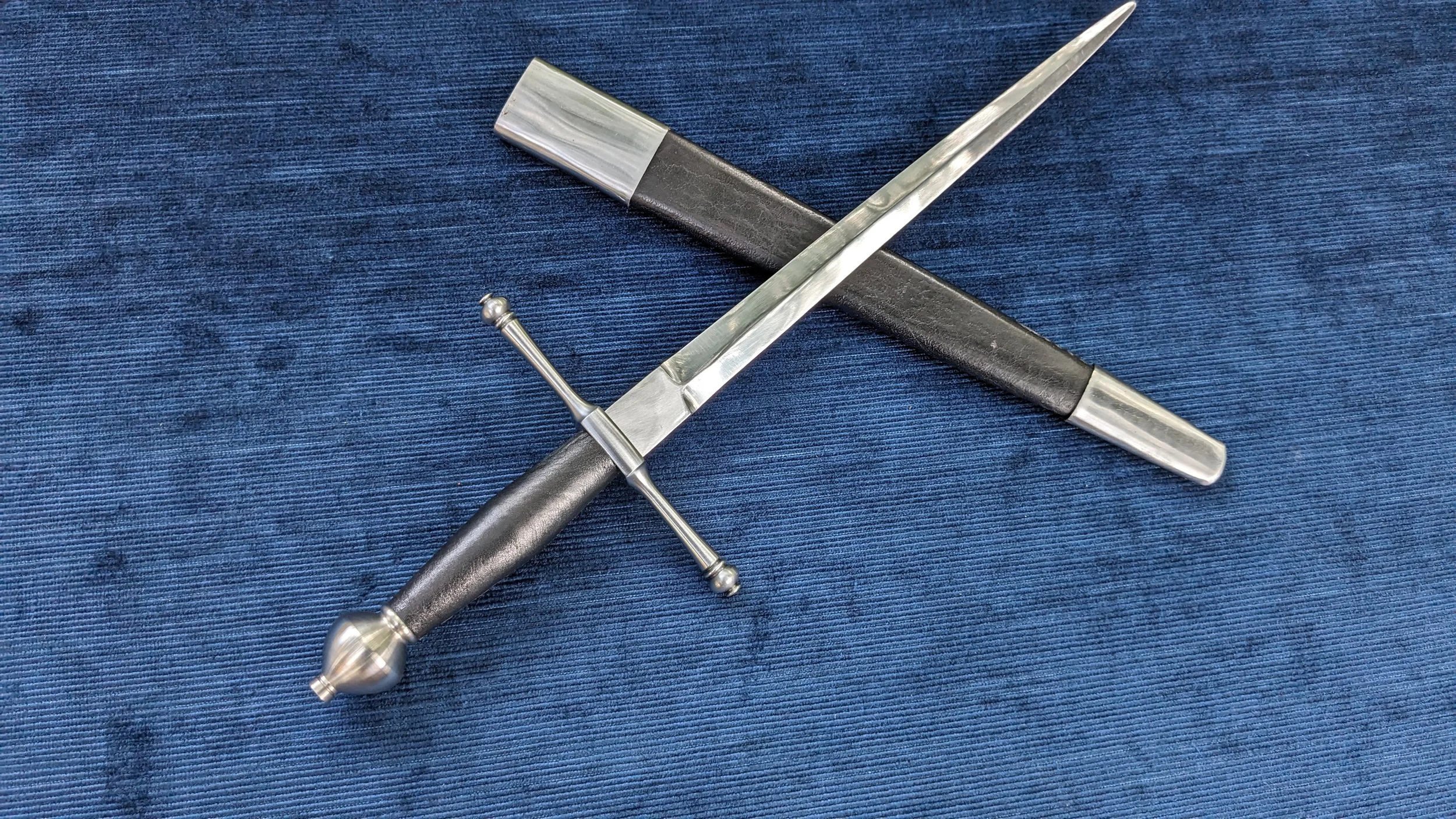 SOLD Parrying Daggers — Jesse Belsky Stageswords