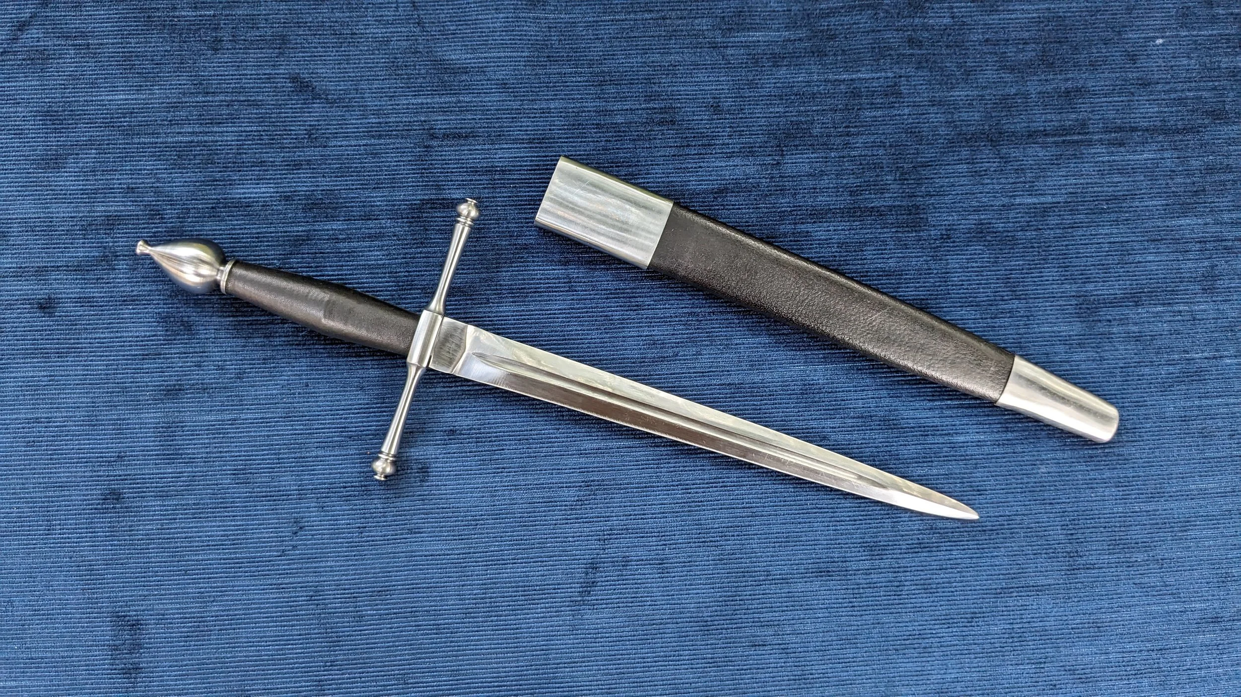 SOLD Parrying Daggers — Jesse Belsky Stageswords