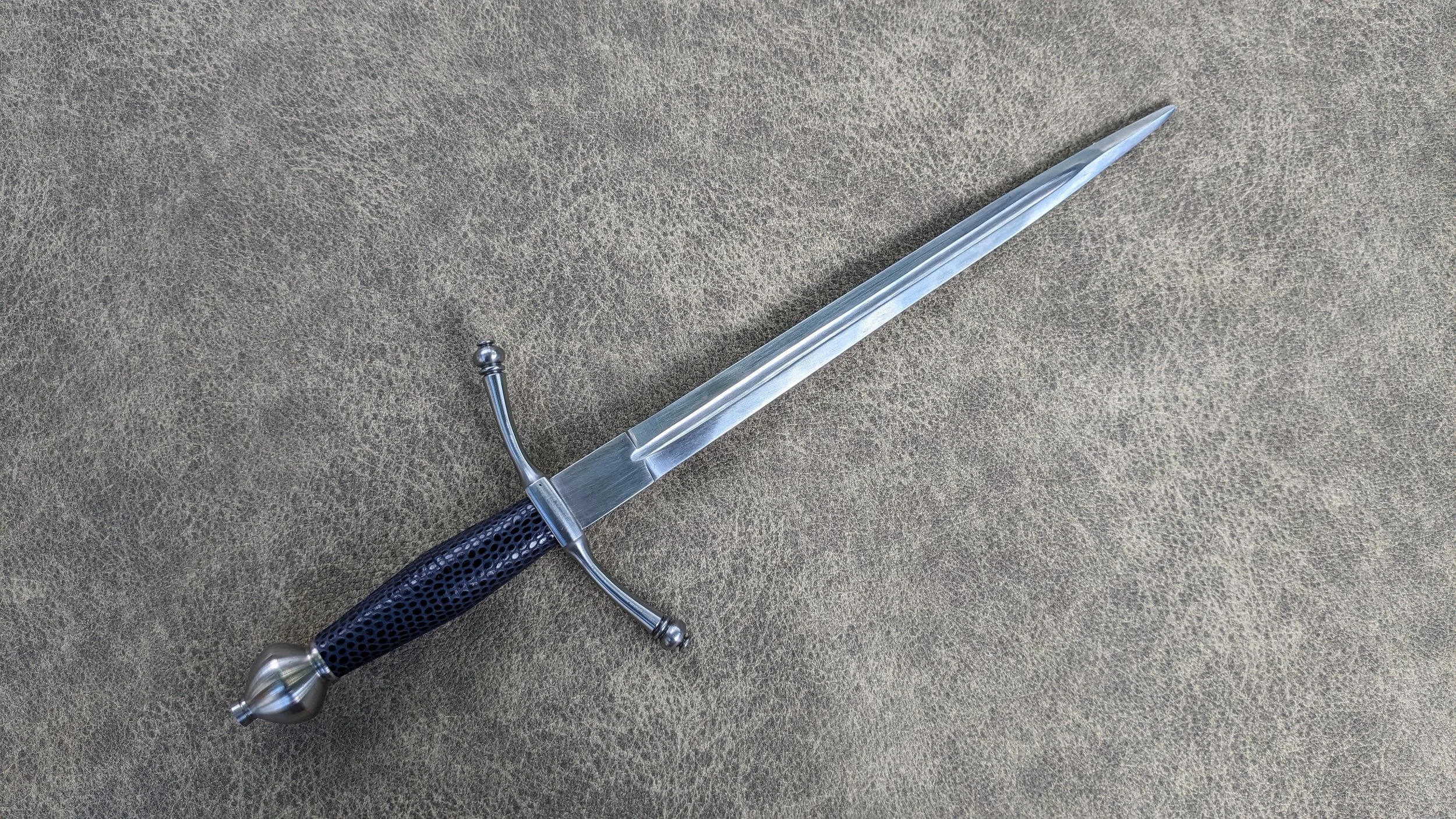 SOLD Parrying Daggers — Jesse Belsky Stageswords