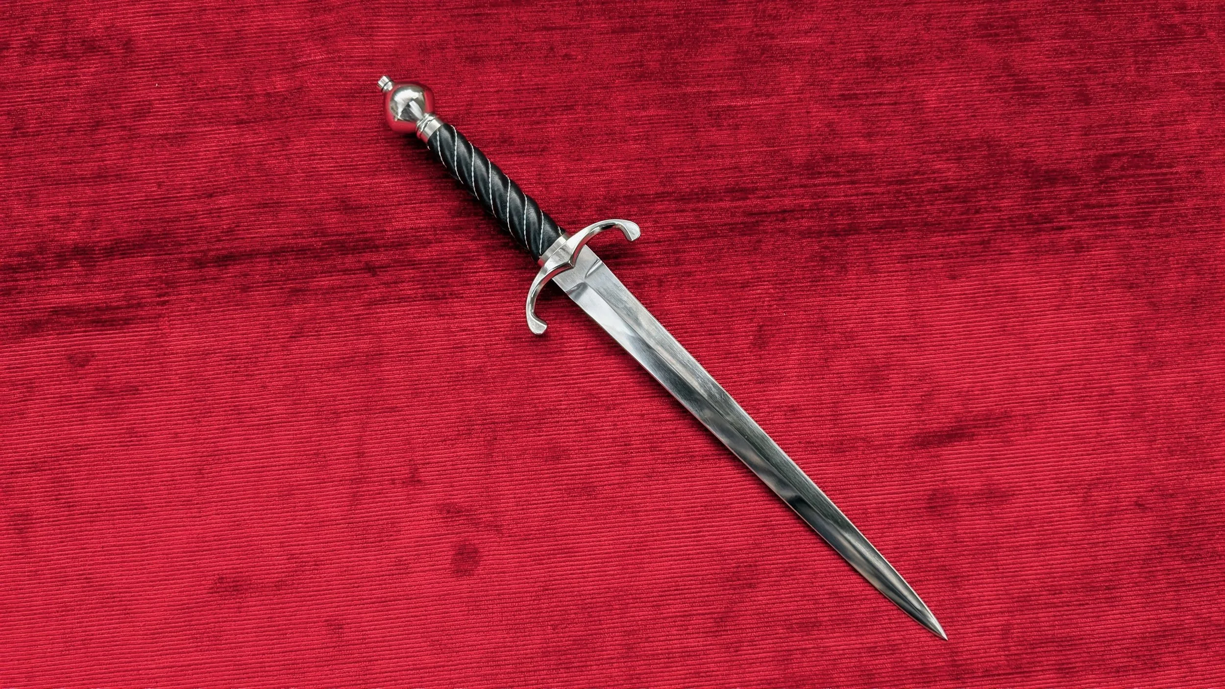 V Dagger [SHARP] — Jesse Belsky Stageswords