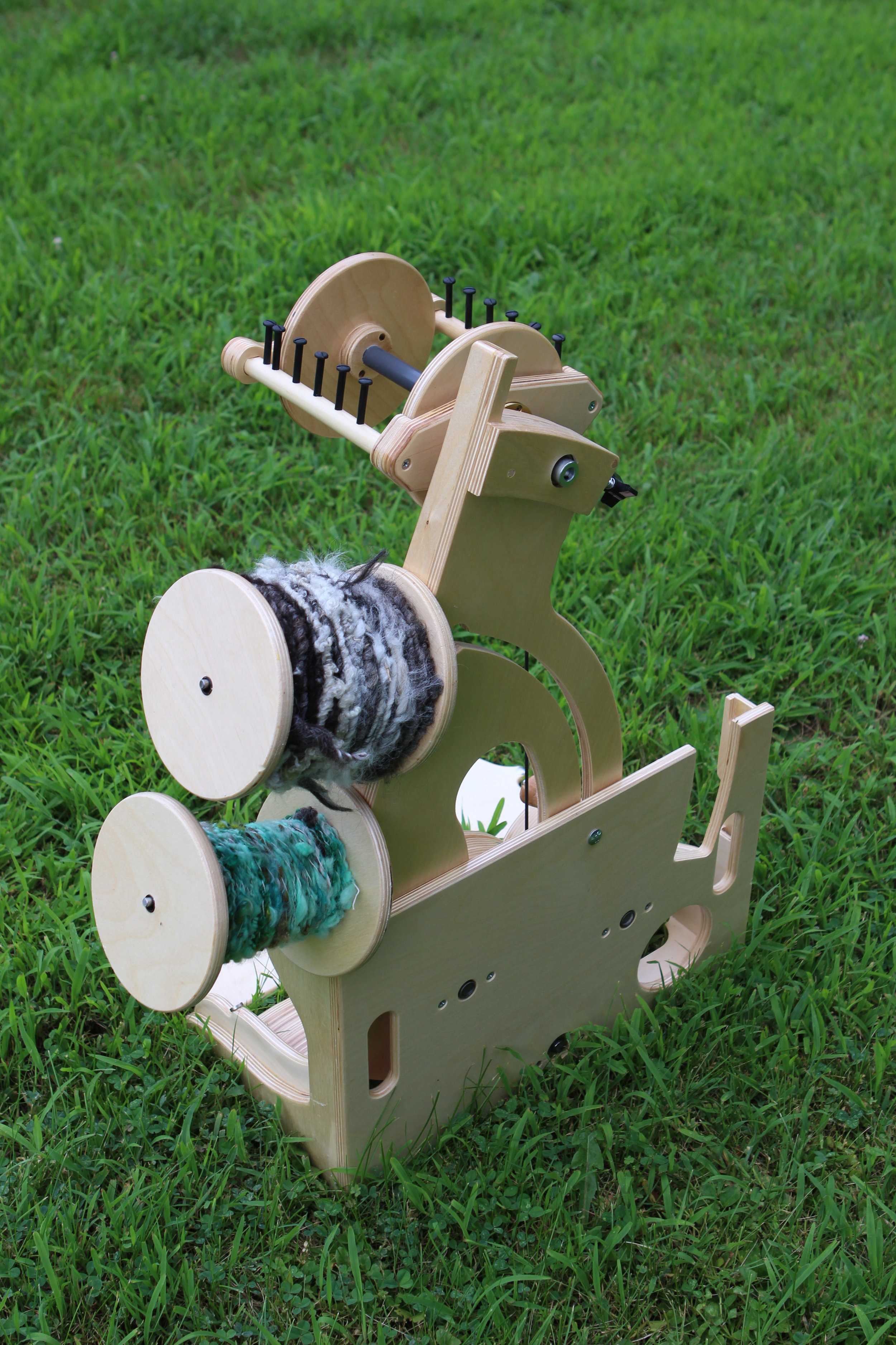 SpinOlution Spinning Wheels: Worker Bee Folding Bulky Art Yarn Travel ...