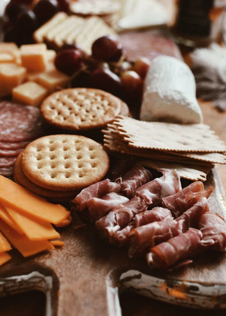 How to Make a Simple Charcuterie Board — We The Dreamers