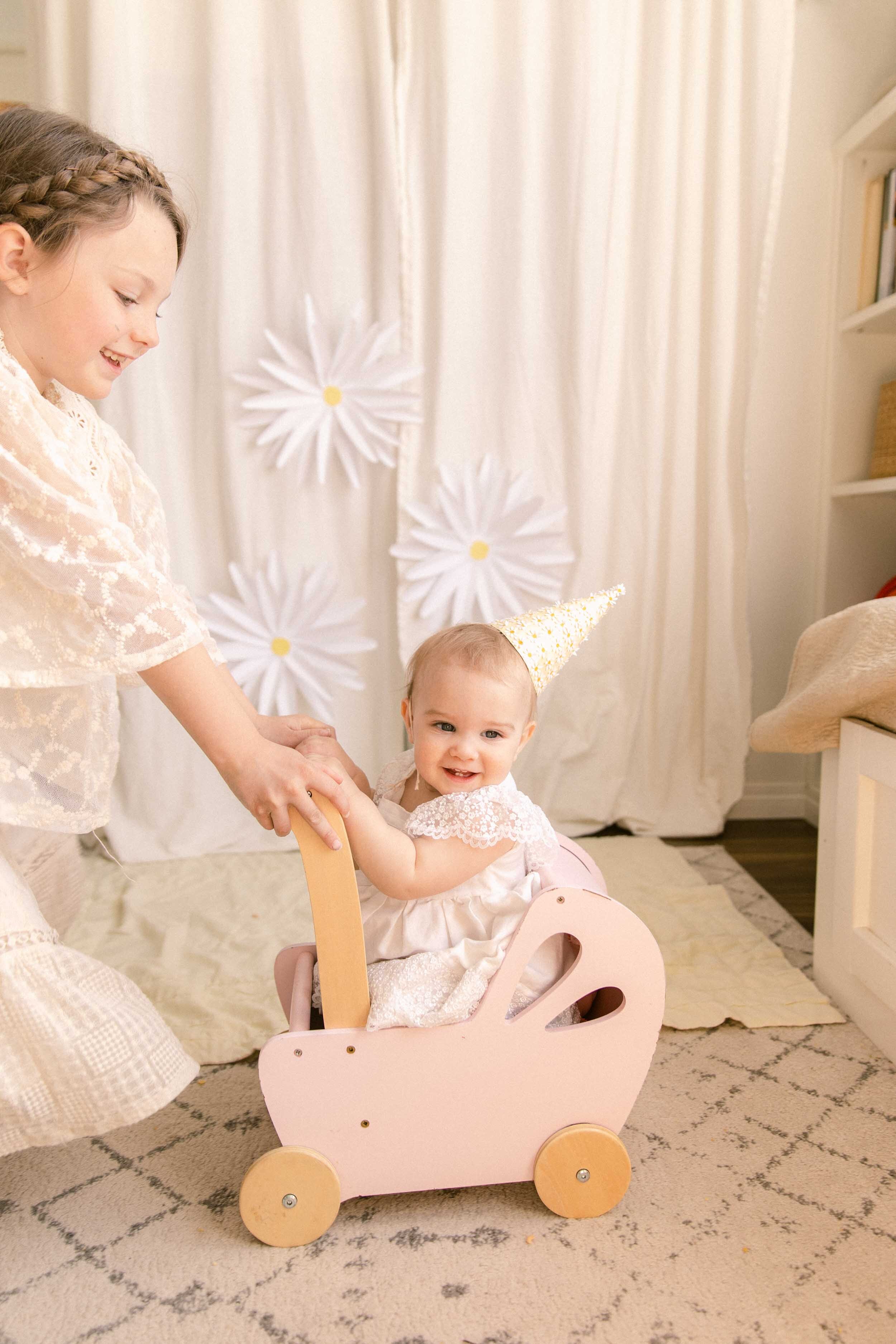 DAISY INSPIRED FIRST BIRTHDAY PARTY — Plaited Portraits