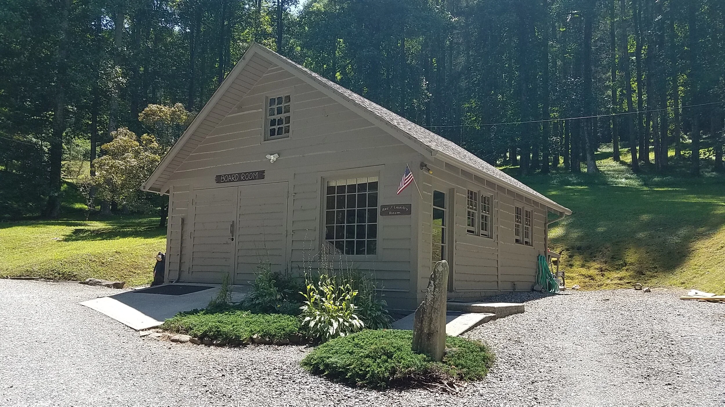 Viewpoint Cabin — Settlers Mountain Adventures