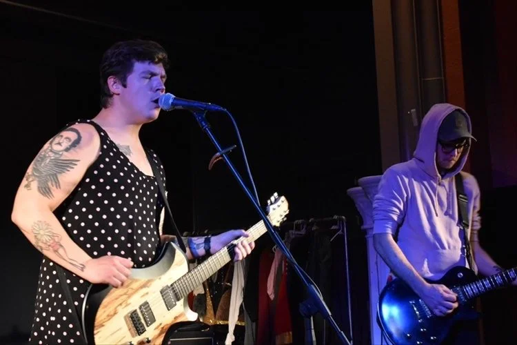 %i — Sound of a Smirk