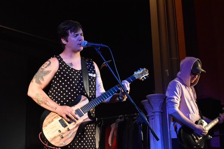 %i — Sound of a Smirk