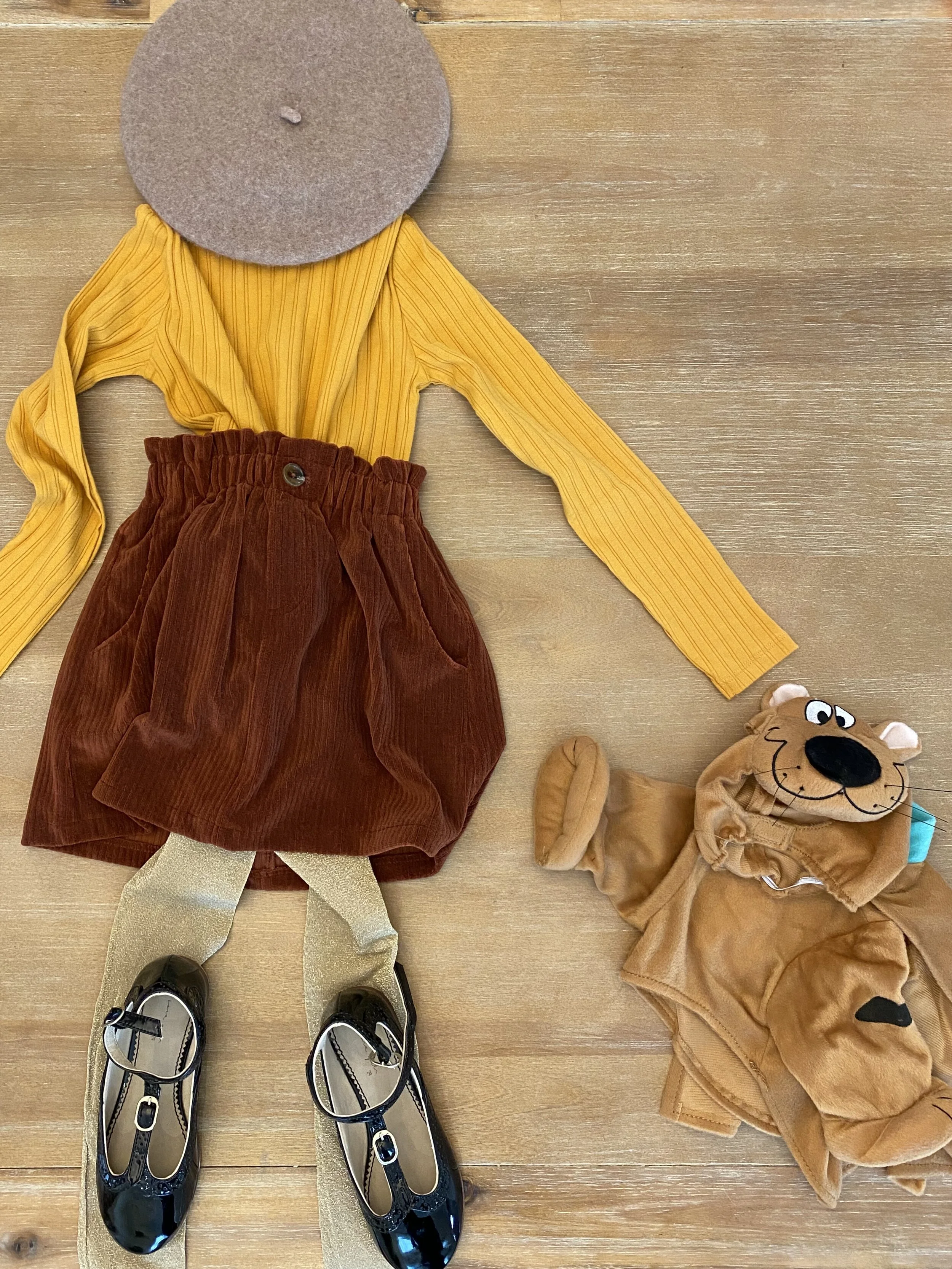 How to Create a DIY Scooby-Doo Family Costume for Halloween — Glam Dapper