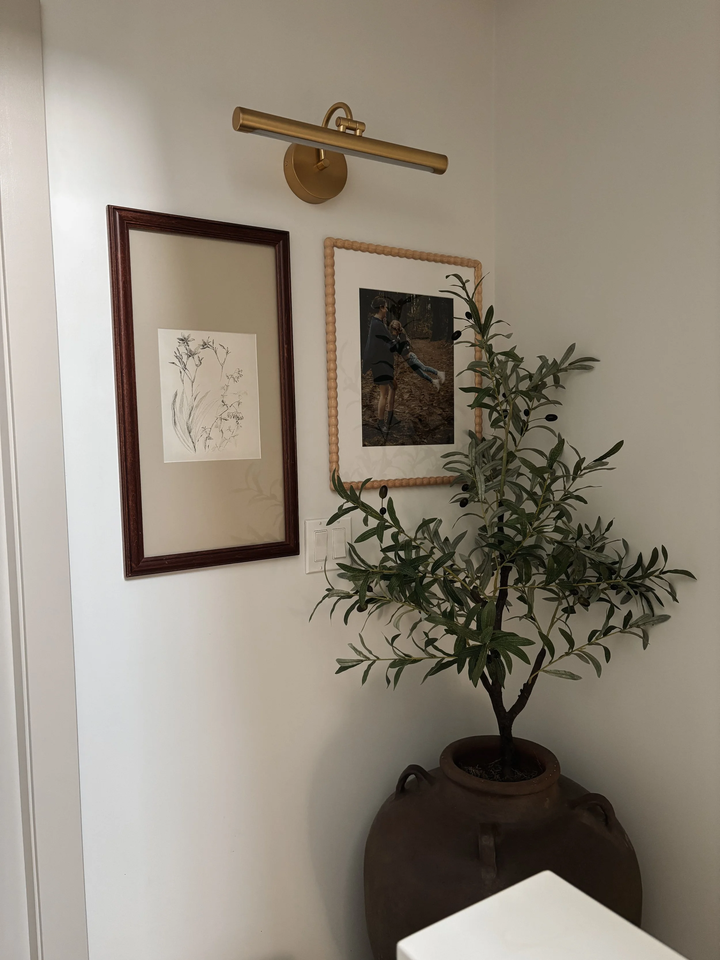 THE BEST BATTERY POWERED PICTURE LIGHT FOR YOUR ARTWORK