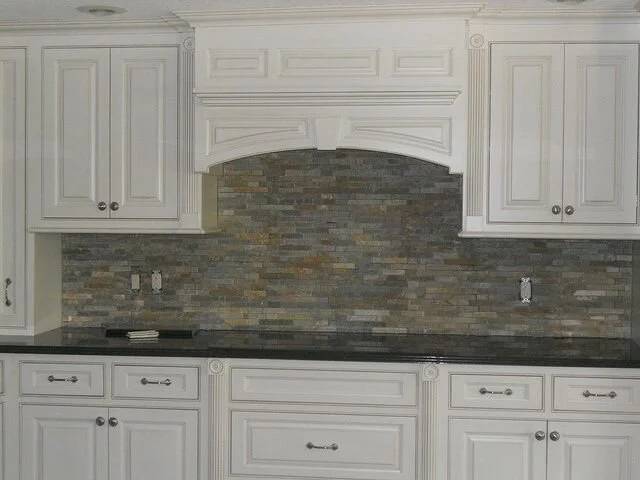 Provide a Rustic Look For Your Kitchen With These Stacked Stone ...