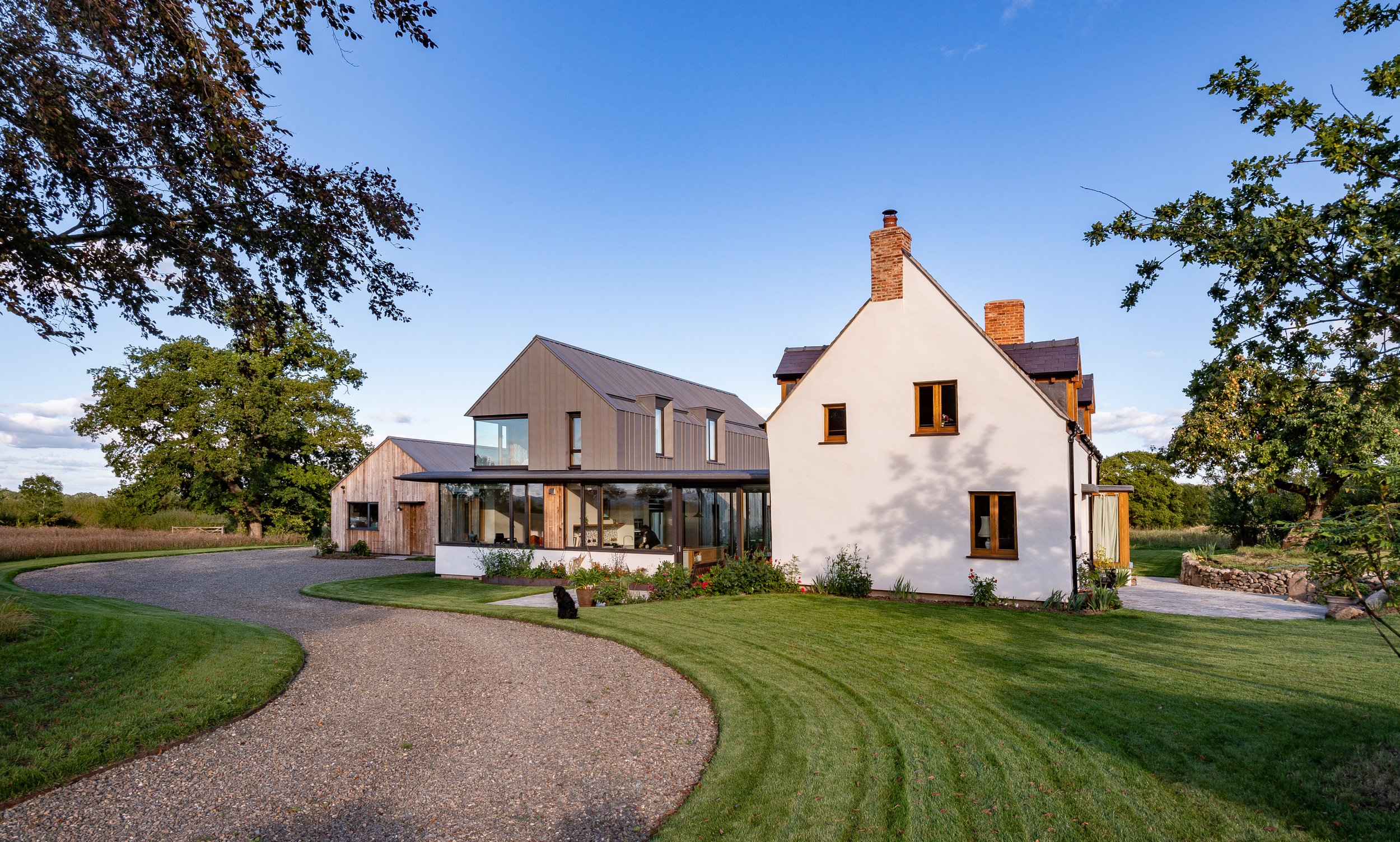 Cruck framed house with contemporary extension by Flint Architecture — Richard Stonehouse ...