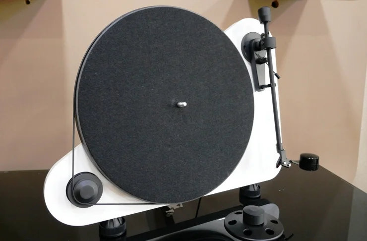 Vertical Vinyl! Old Meets New With The New Project VT-E BT Turntable ...