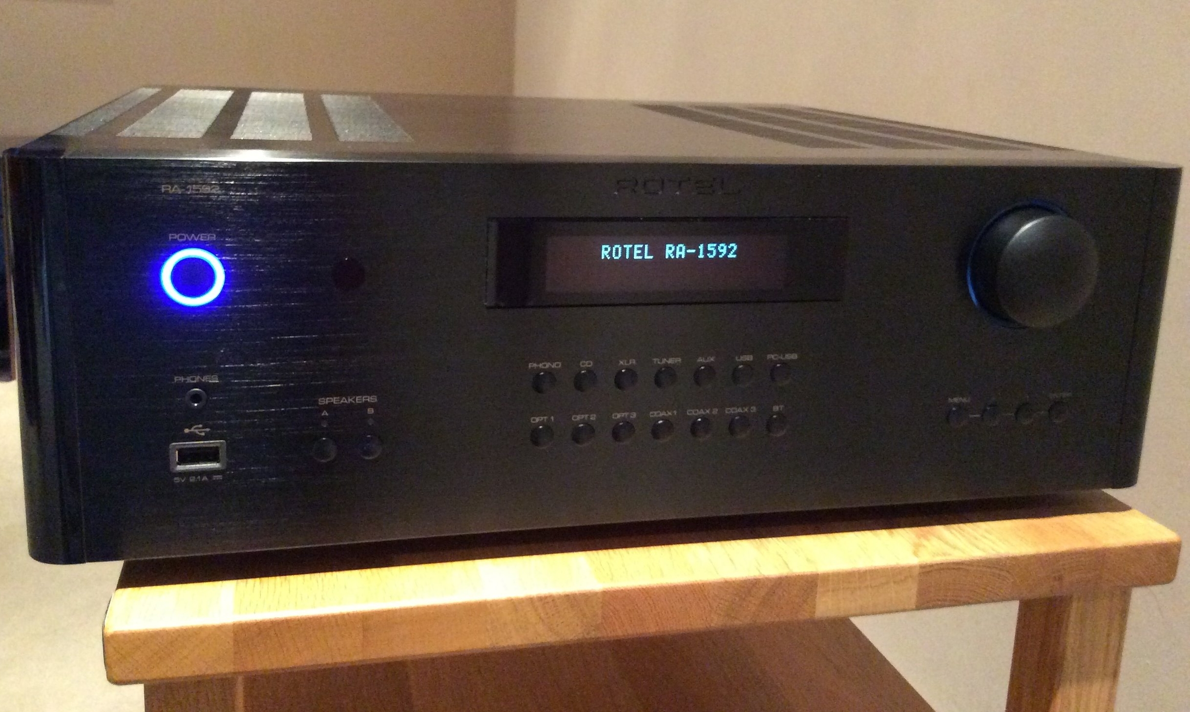 Rotel 15 Series RA-1592 & RCD-1572 with Bowers and Wilkins 703 S2 — Audio T