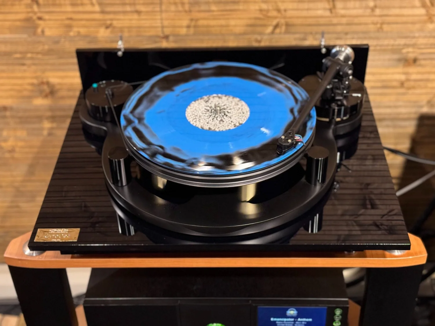 A turntable summit - 6 high-end turntables to take your vinyl playback ...